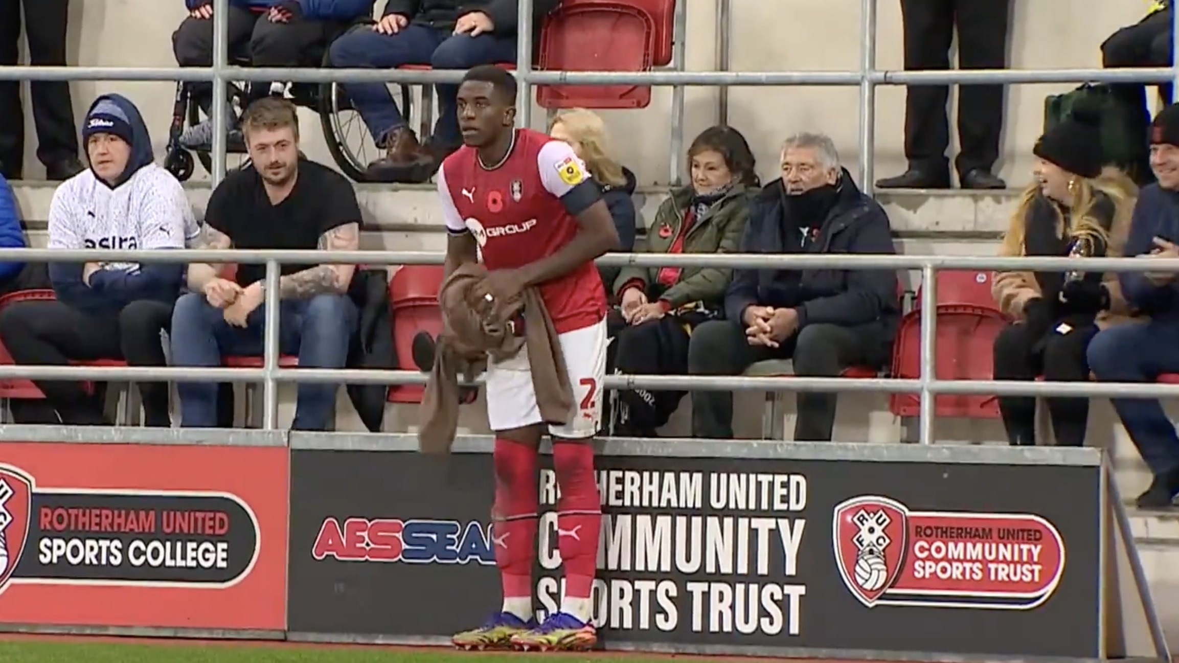 Rotherham fan goes viral after giving player jumper to wipe ball for ...