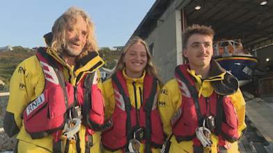 Meet the family volunteering together to save lives for the RNLI ...