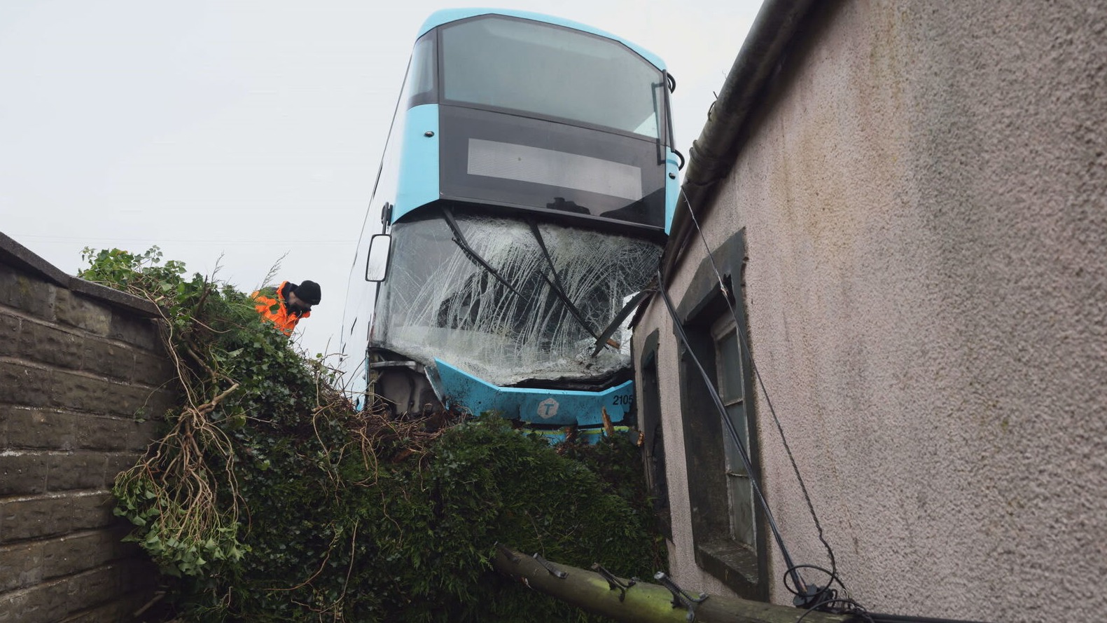 Storm Darragh lashes Northern Ireland as people warned to stay at home | UTV | ITV News