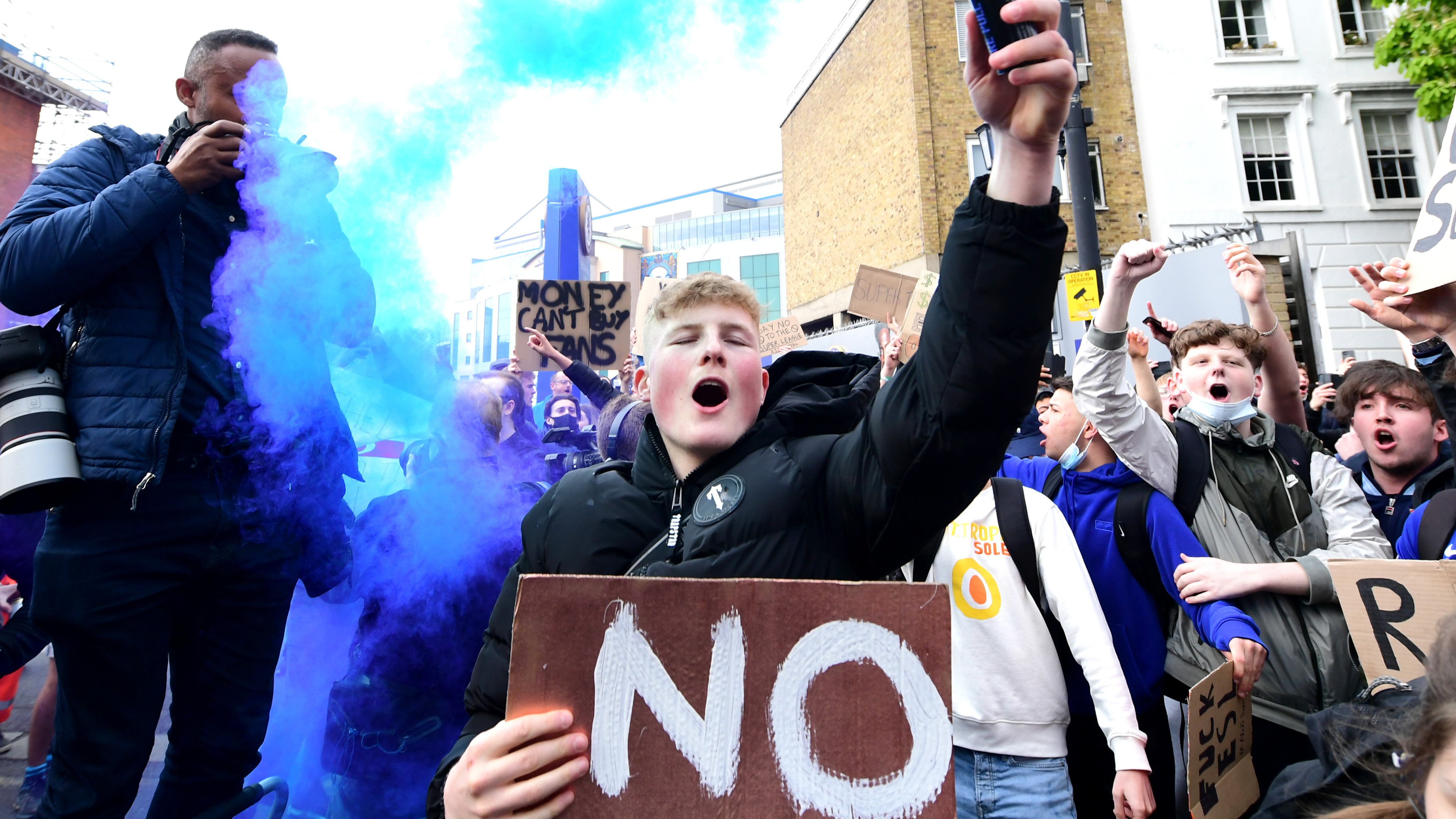 Fed-up fans protest outside Stamford Bridge over Super League proposals ...