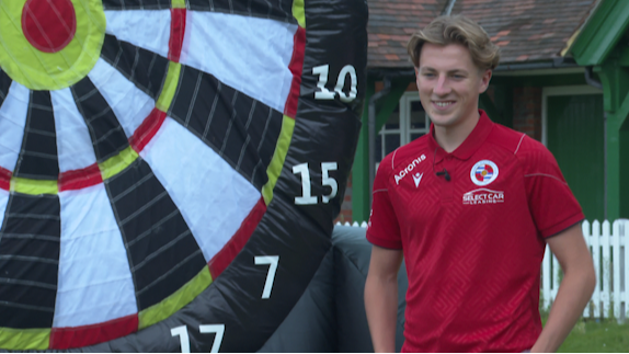 Reading FC midfielder surprises young footballers at summer camp | ITV ...