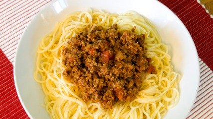 Spaghetti bolognese dinner ends in terrifying meat cleaver attack | ITV ...
