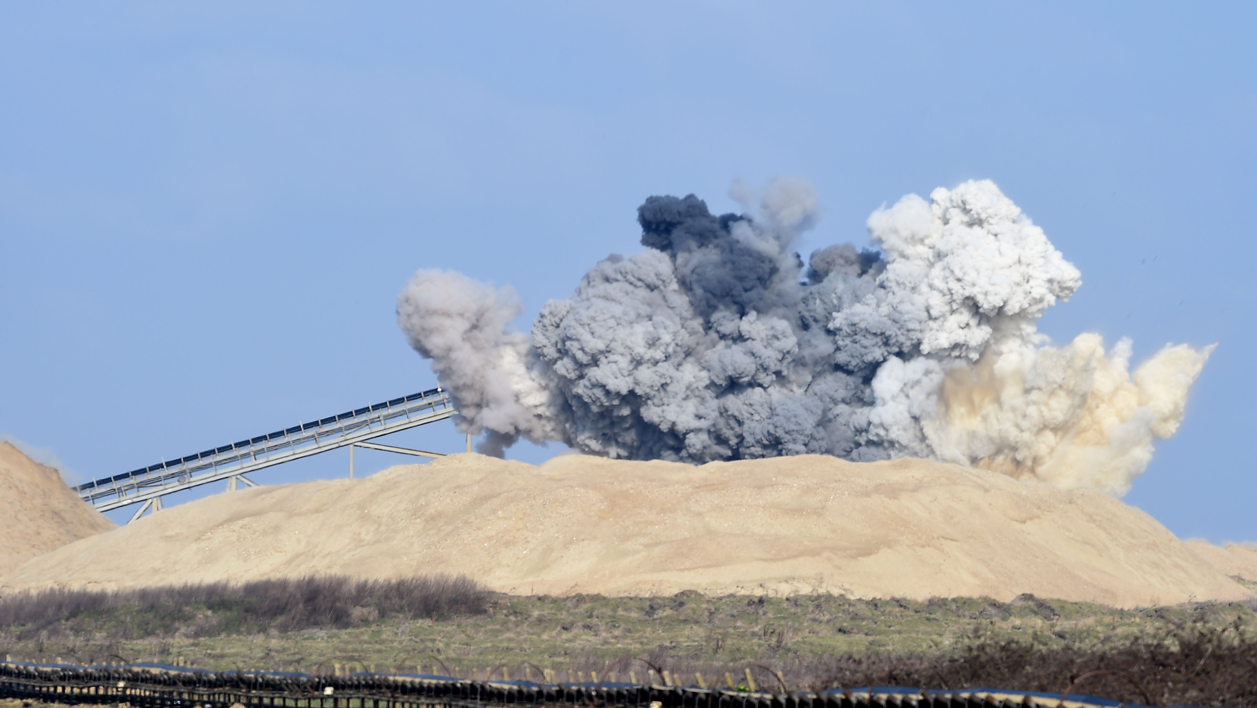Explosion heard 10 miles away as bomb found near housing estate is ...