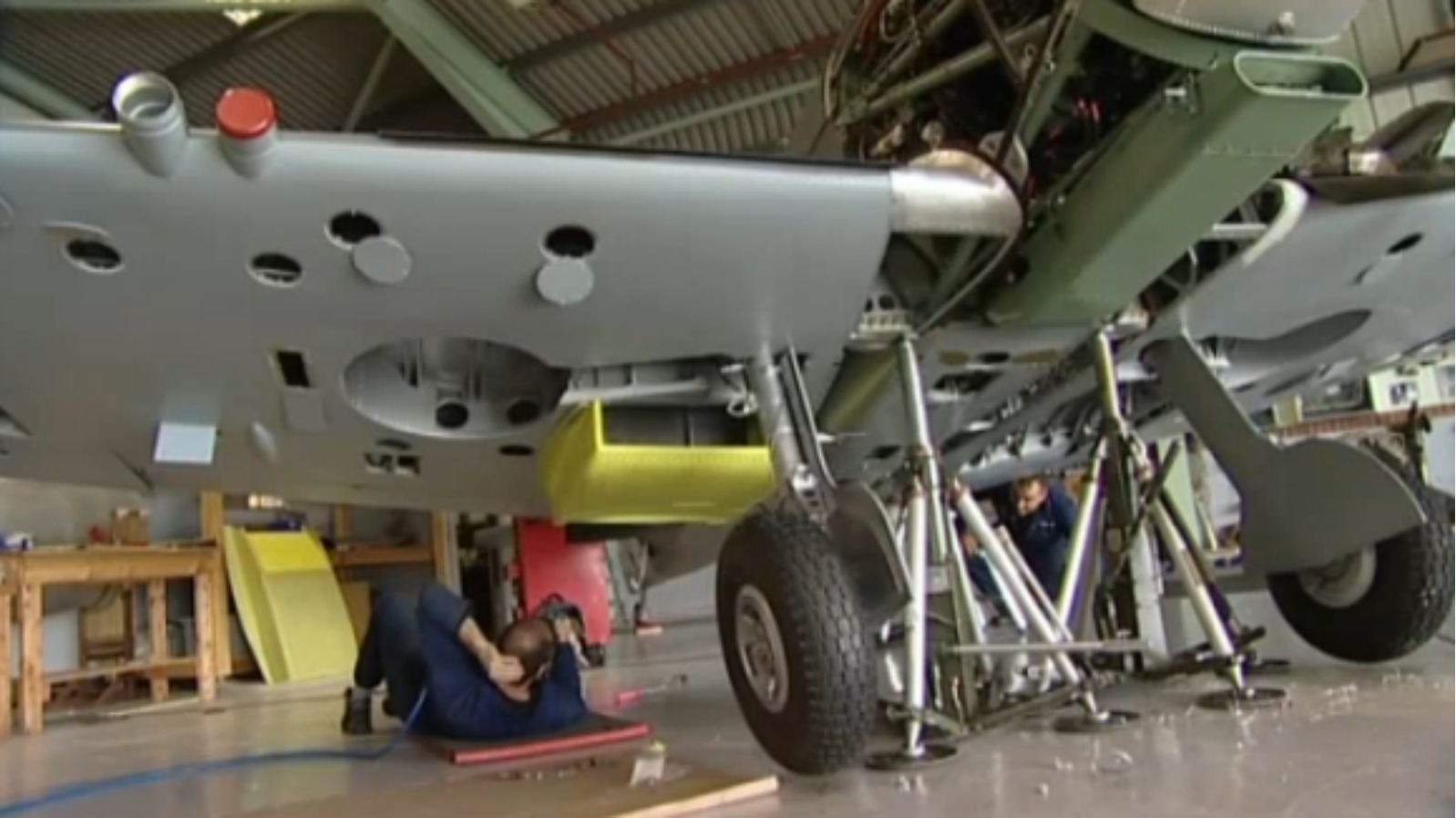 Man dedicates his life to restoring WW2 Spitfires | ITV News Meridian