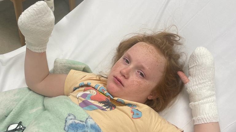 Mum left 'heartbroken' after daughter, 9, loses fingers in accident ...