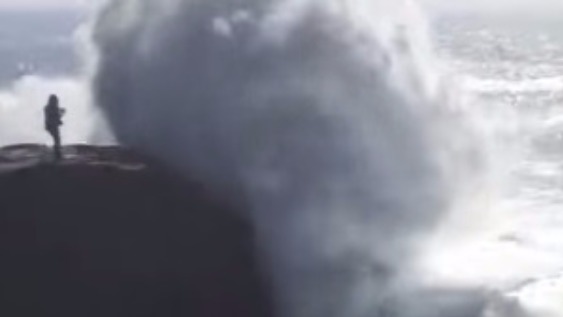 Dramatic moment student survives being swept off rock by a giant wave ...