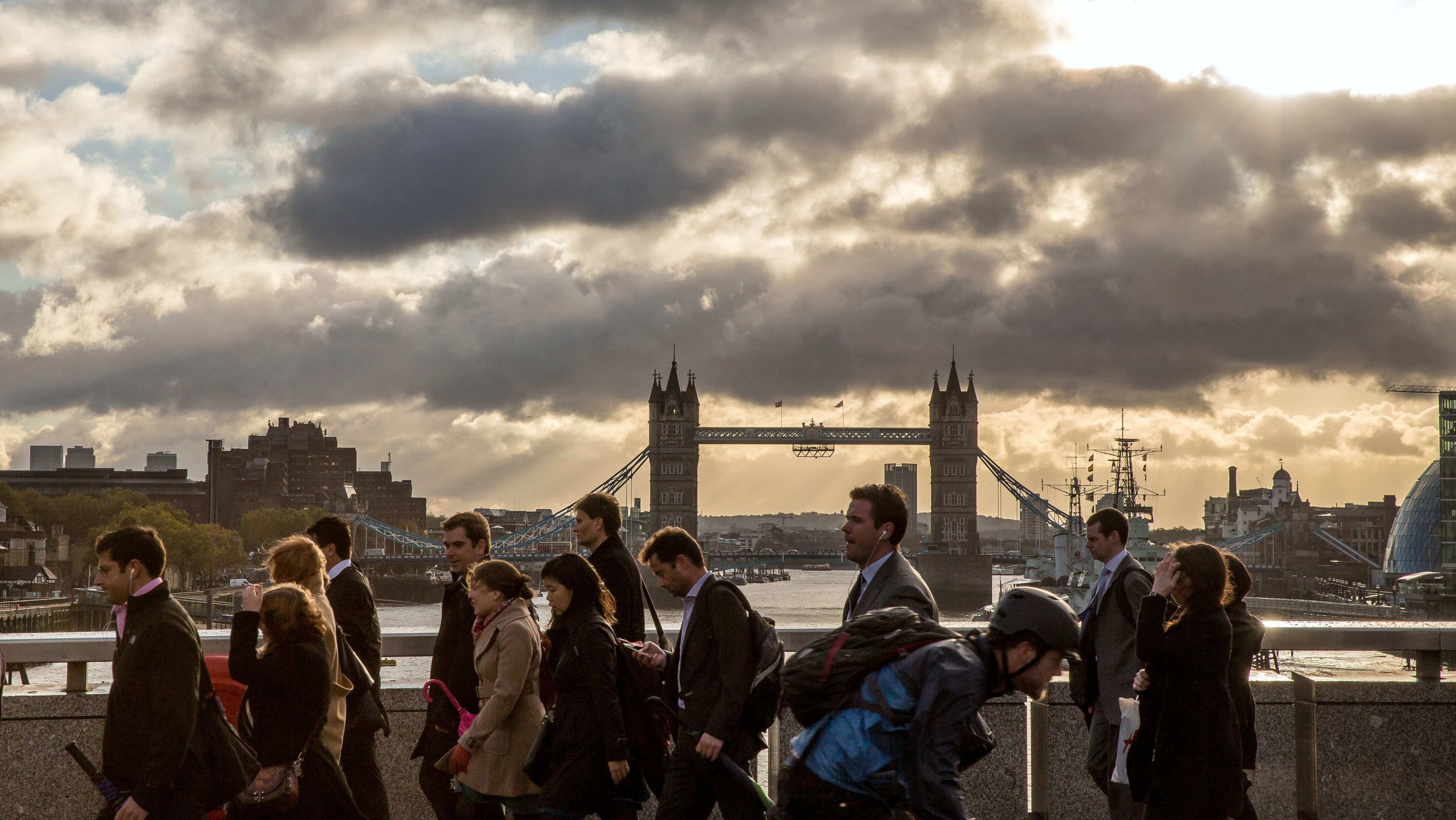 Weather: Cold and sunny to start, showers later | ITV News London