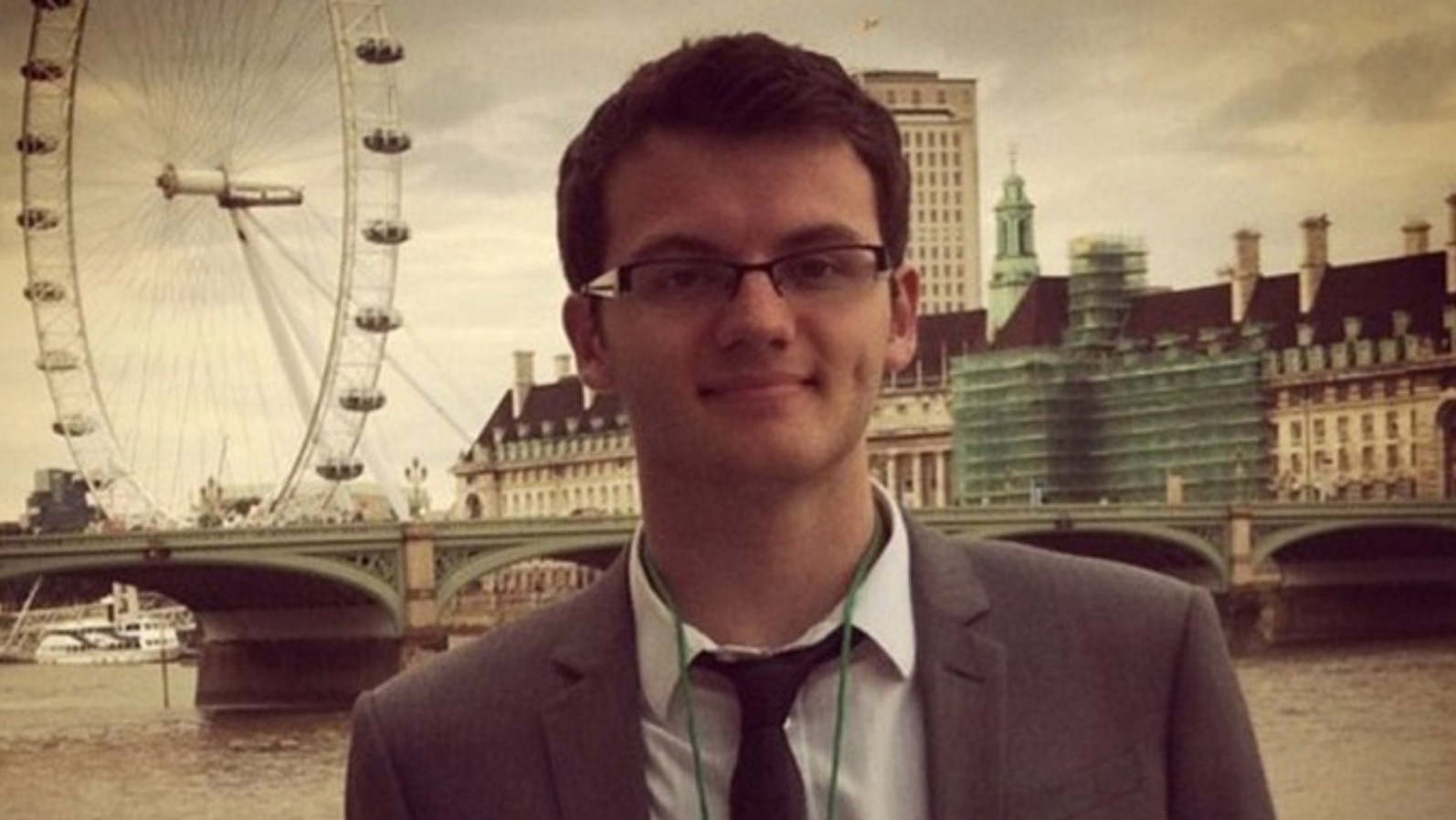 Burntwood goes yellow in honour of Stephen Sutton | ITV News Central