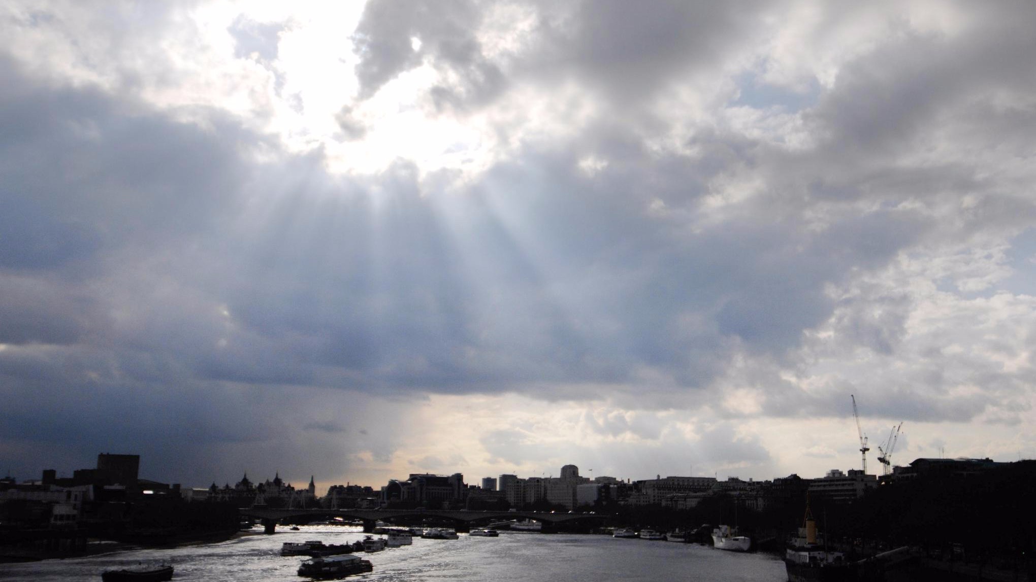 ITV Weatherman Alex Beresford gives us the weekend outlook | ITV News