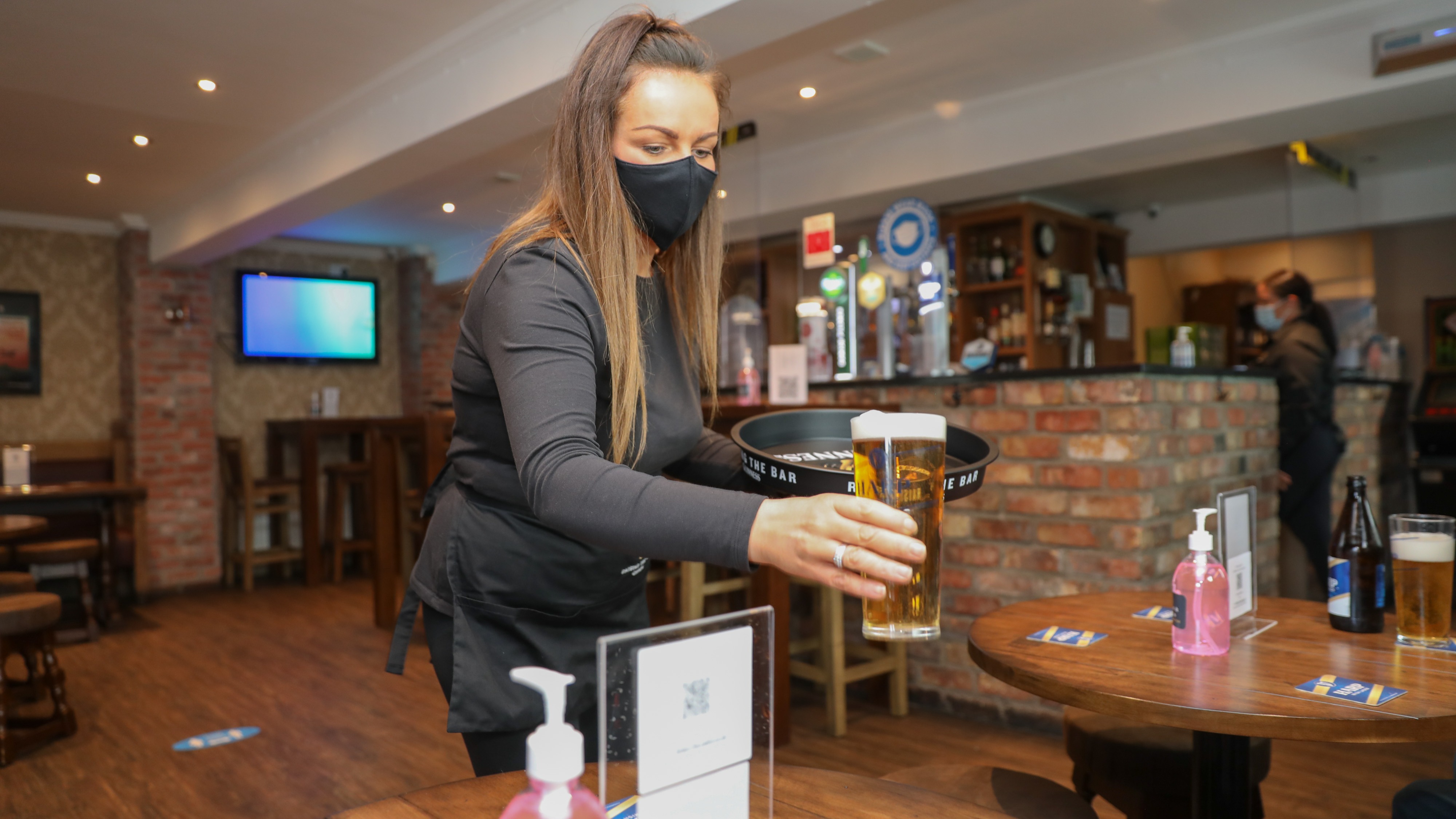 Social distancing to be scrapped in bars and restaurants in Northern ...