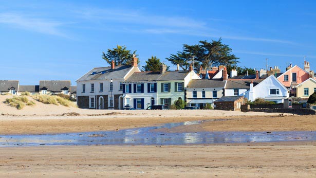 Devon pub landlord who paid £4k Covid fine slams No 10 amid Christmas ...