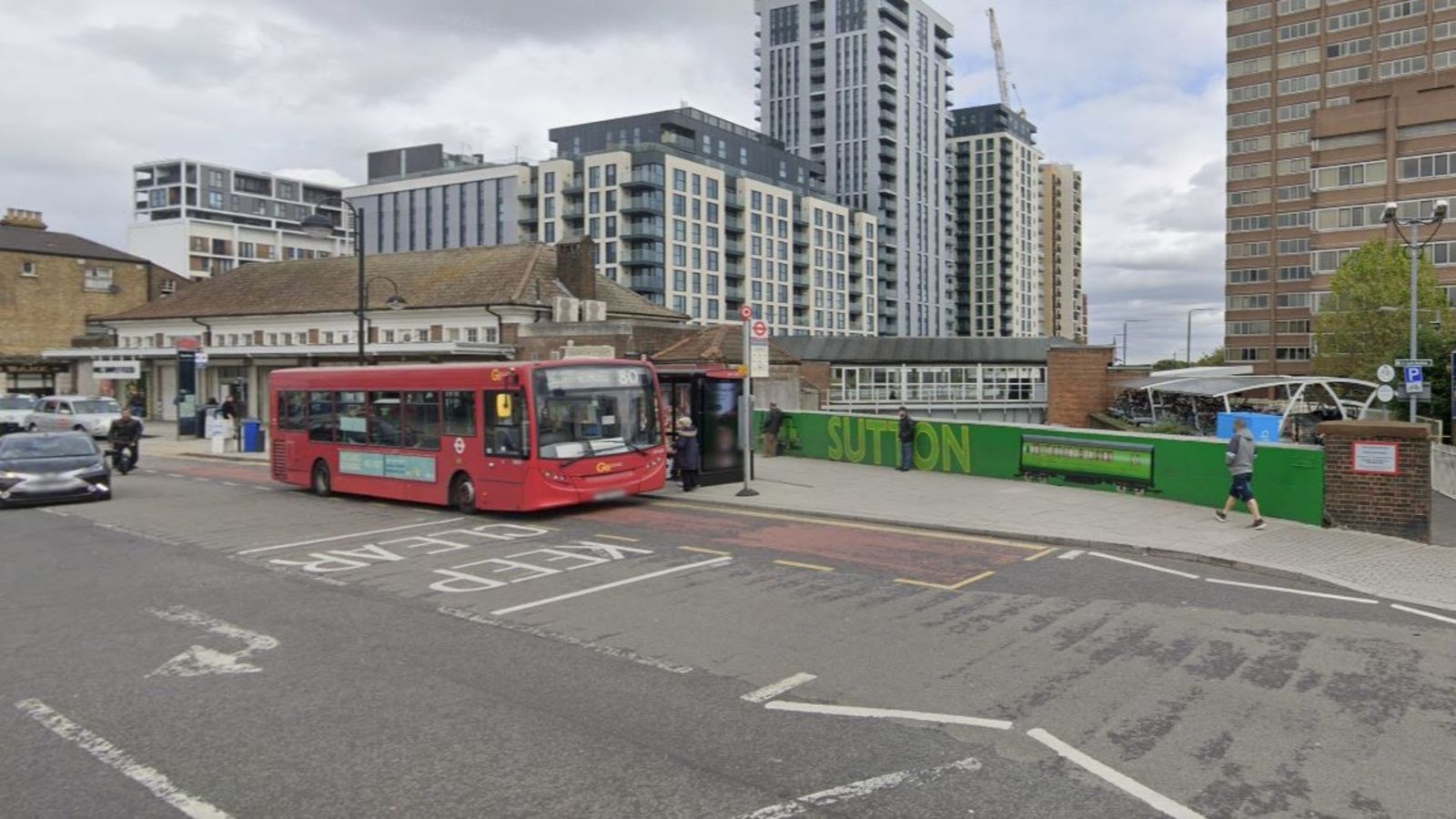Sutton murder: Boy, 17, stabbed to death on high street | ITV News London Sutton murder: Boy, 17, stabbed to death on high street | ITV News London