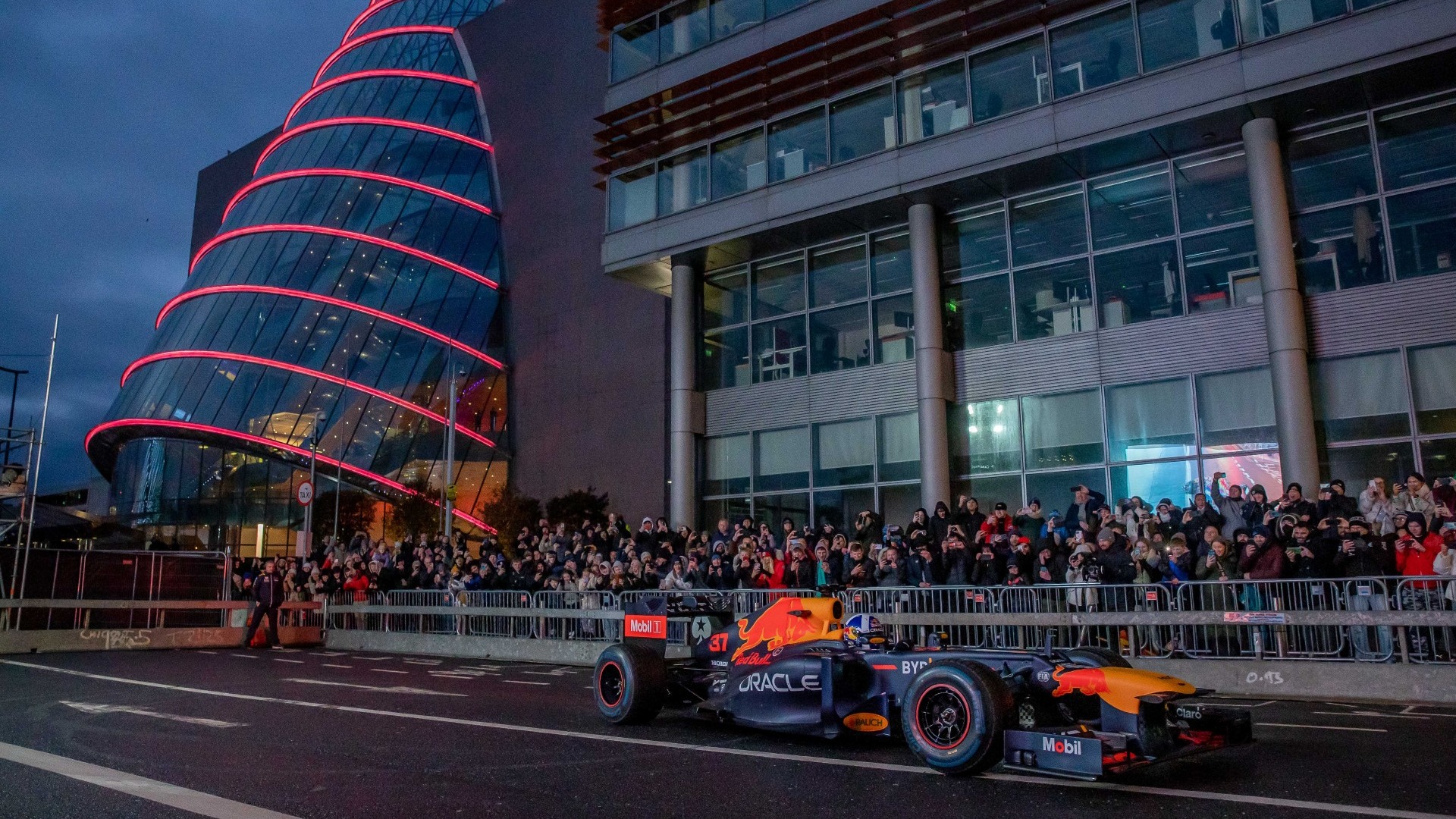 F1's Red Bull Racing thrill crowds in Dublin with 2012 title winning ...