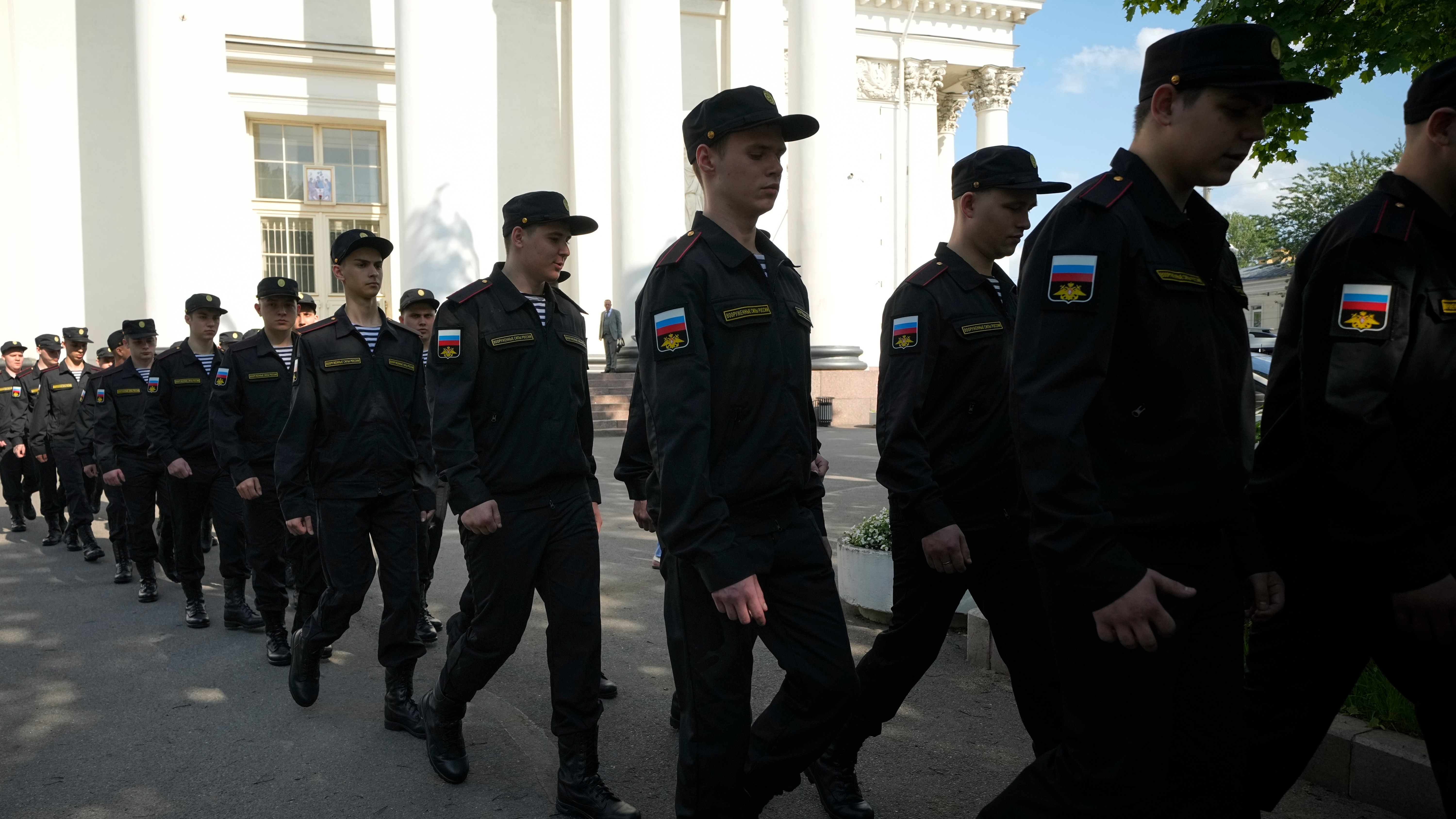 Russia increases conscription age from 27 to 30 to meet troop targets ...