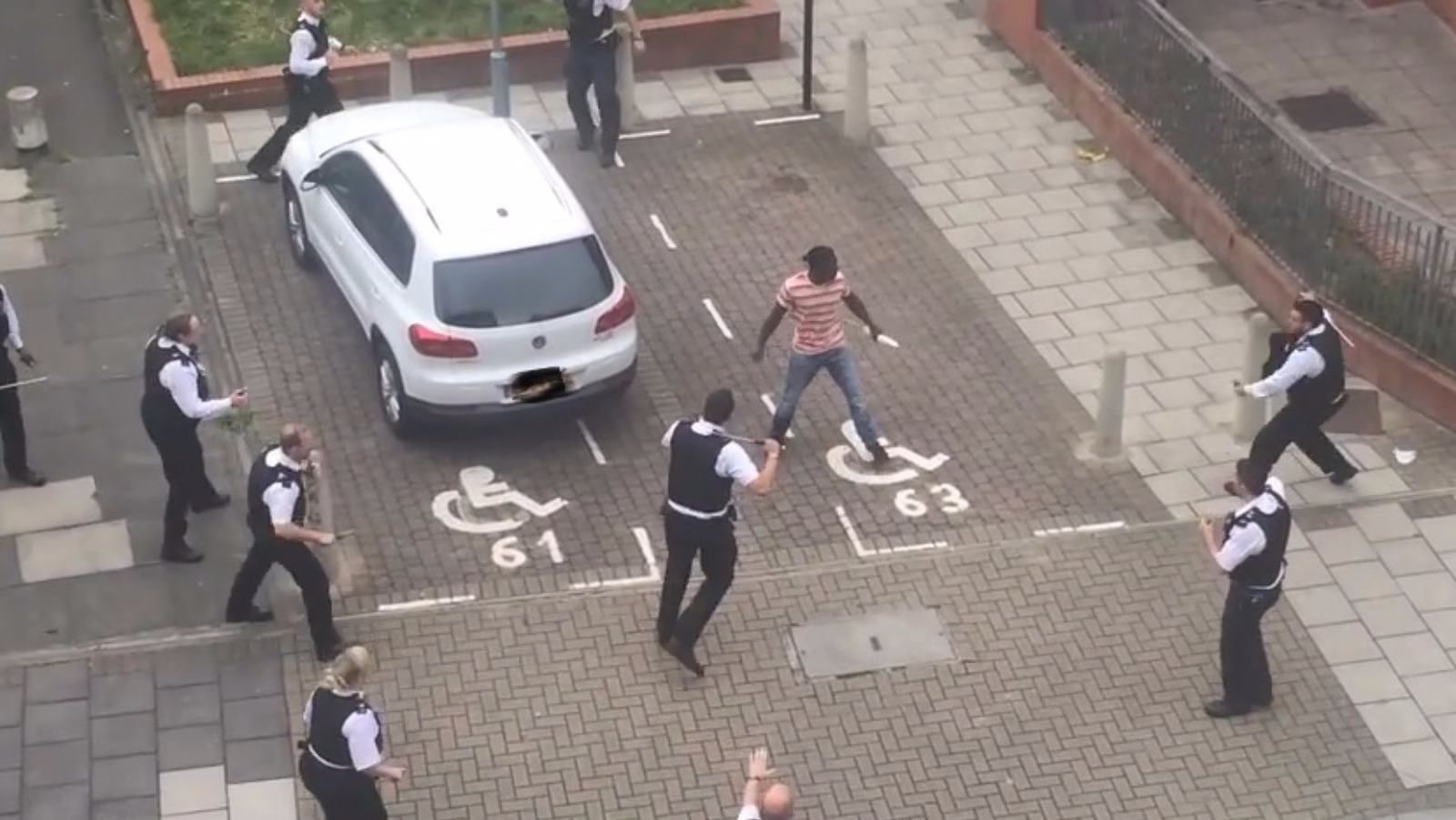 Police Taser man during tense stand-off in London | ITV News London