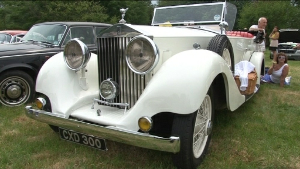 Exeter drives back in time with classic car show | ITV News West Country