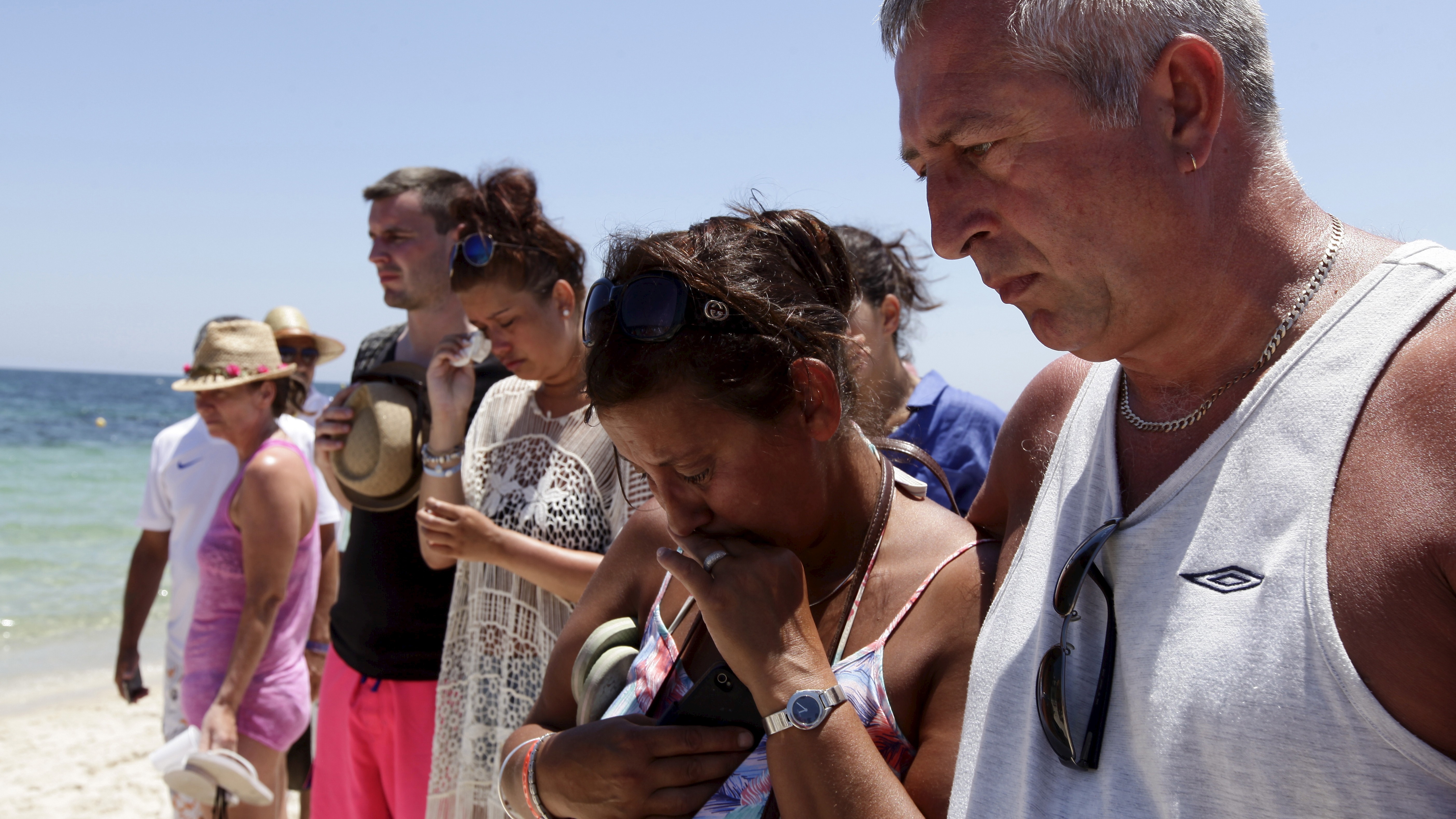 British holidaymakers gather at scene of Sousse attack to remember ...