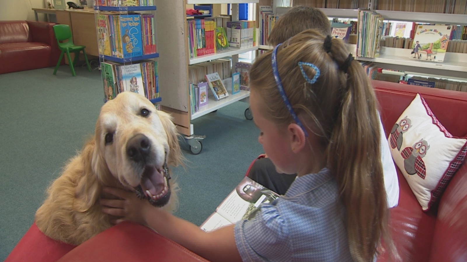 Monty is top dog in pilot project to improve literacy | ITV News Meridian