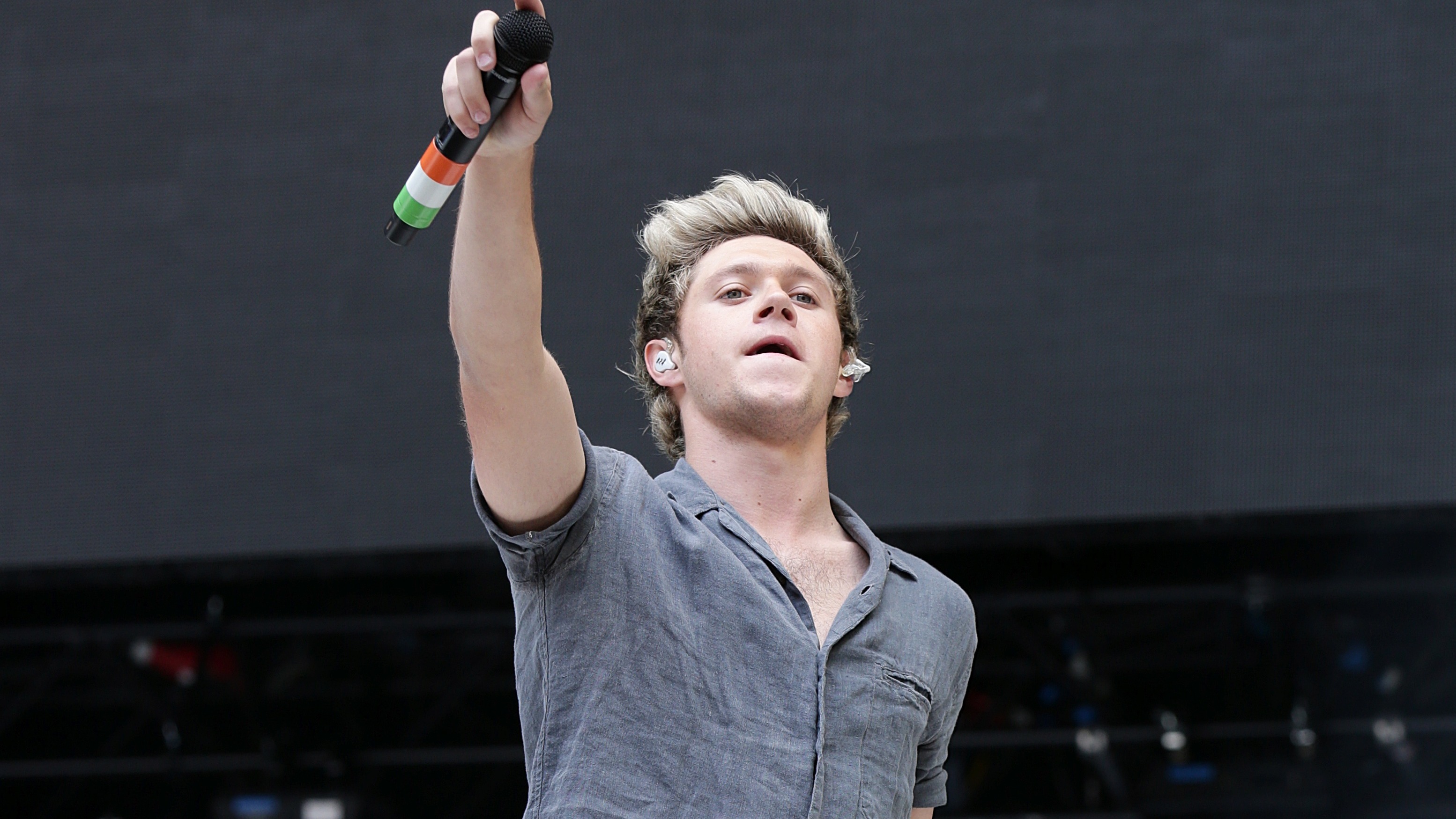 One Direction star pleads with fans and paparazzi to stop car chases ...
