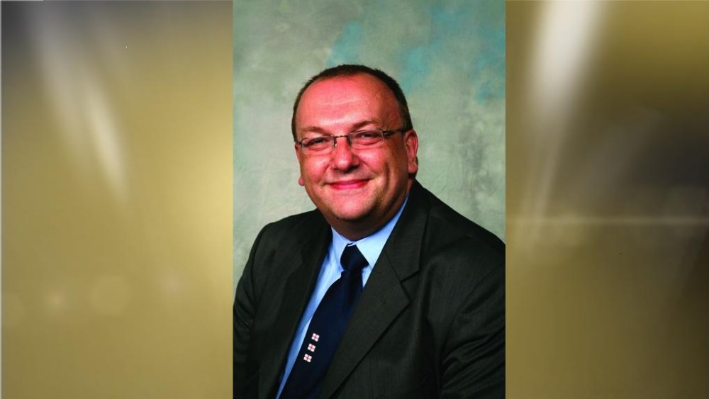 Council leader confronted by Dale Farm campaigners | ITV News Anglia
