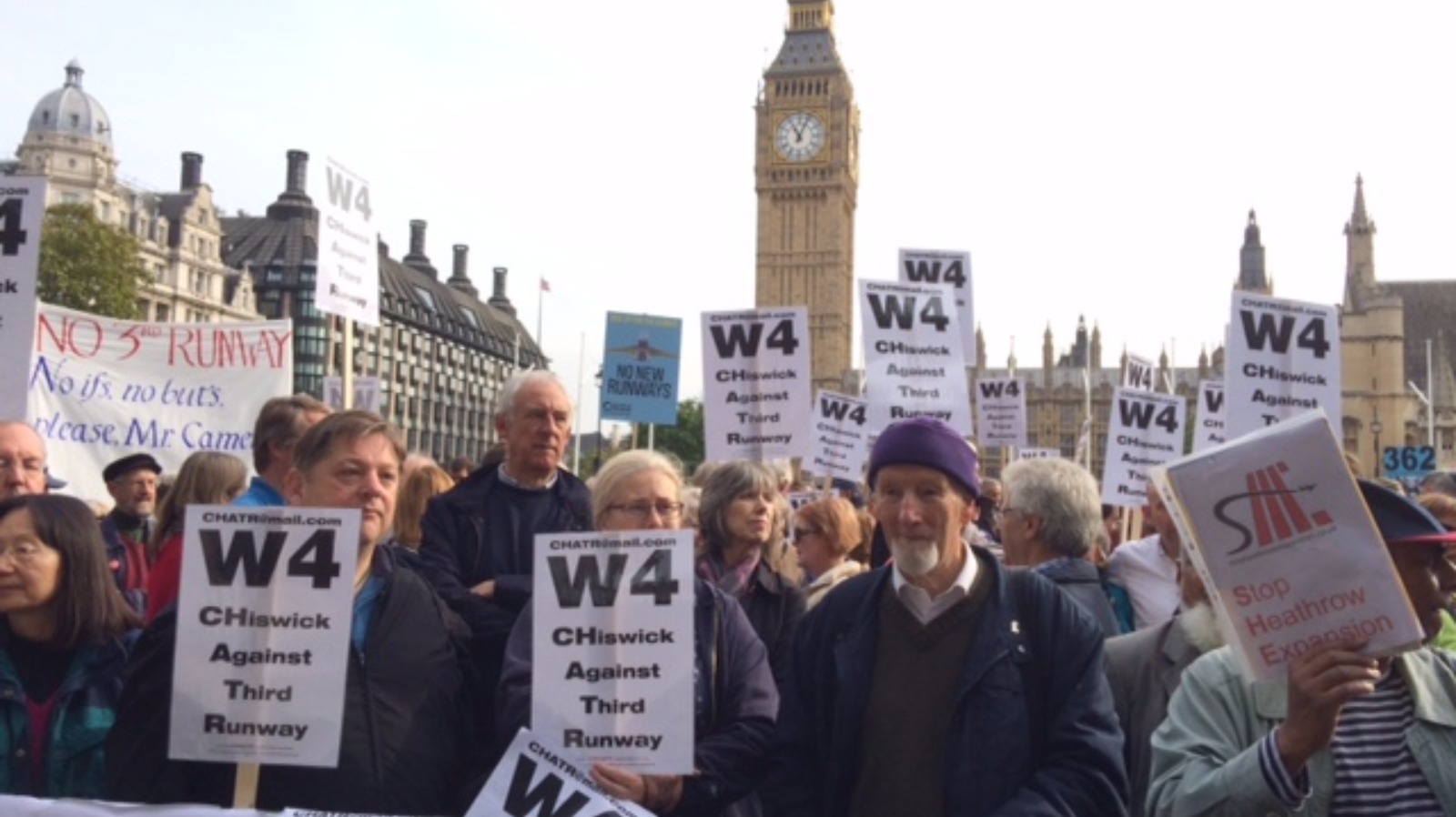 Hundreds protest against third Heathrow runway | ITV News London