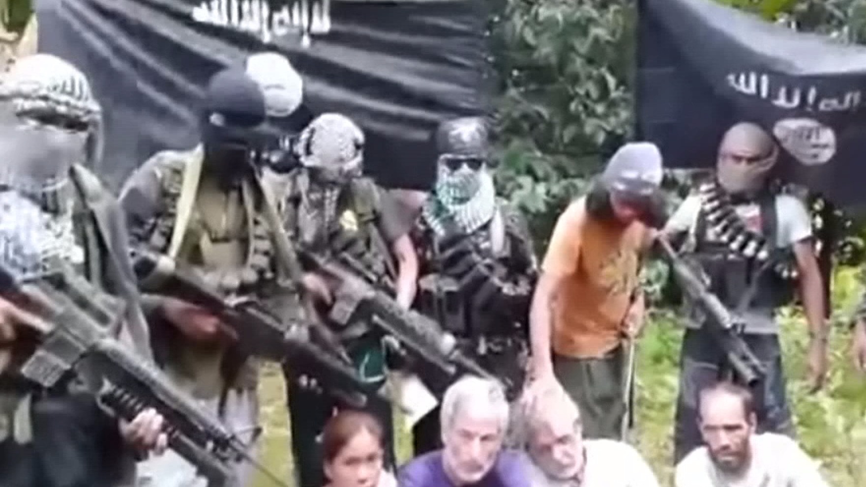 Hostages kidnapped at Philippines holiday resort 'beg for their lives ...