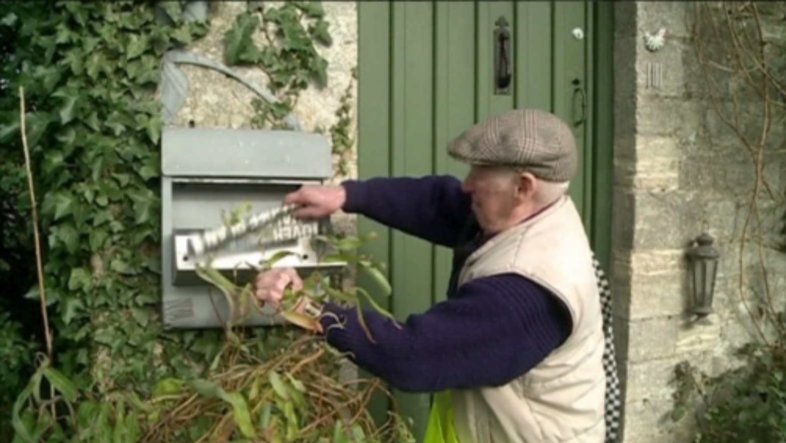 World's oldest paper boy dies aged 95 | ITV News West Country