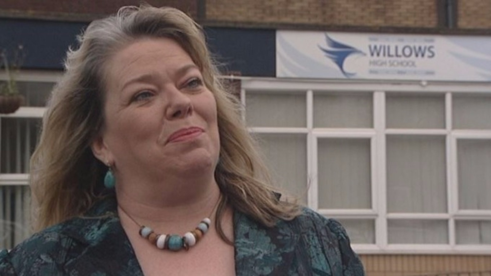 'Educating Cardiff ' teacher picks up top award | ITV News Wales