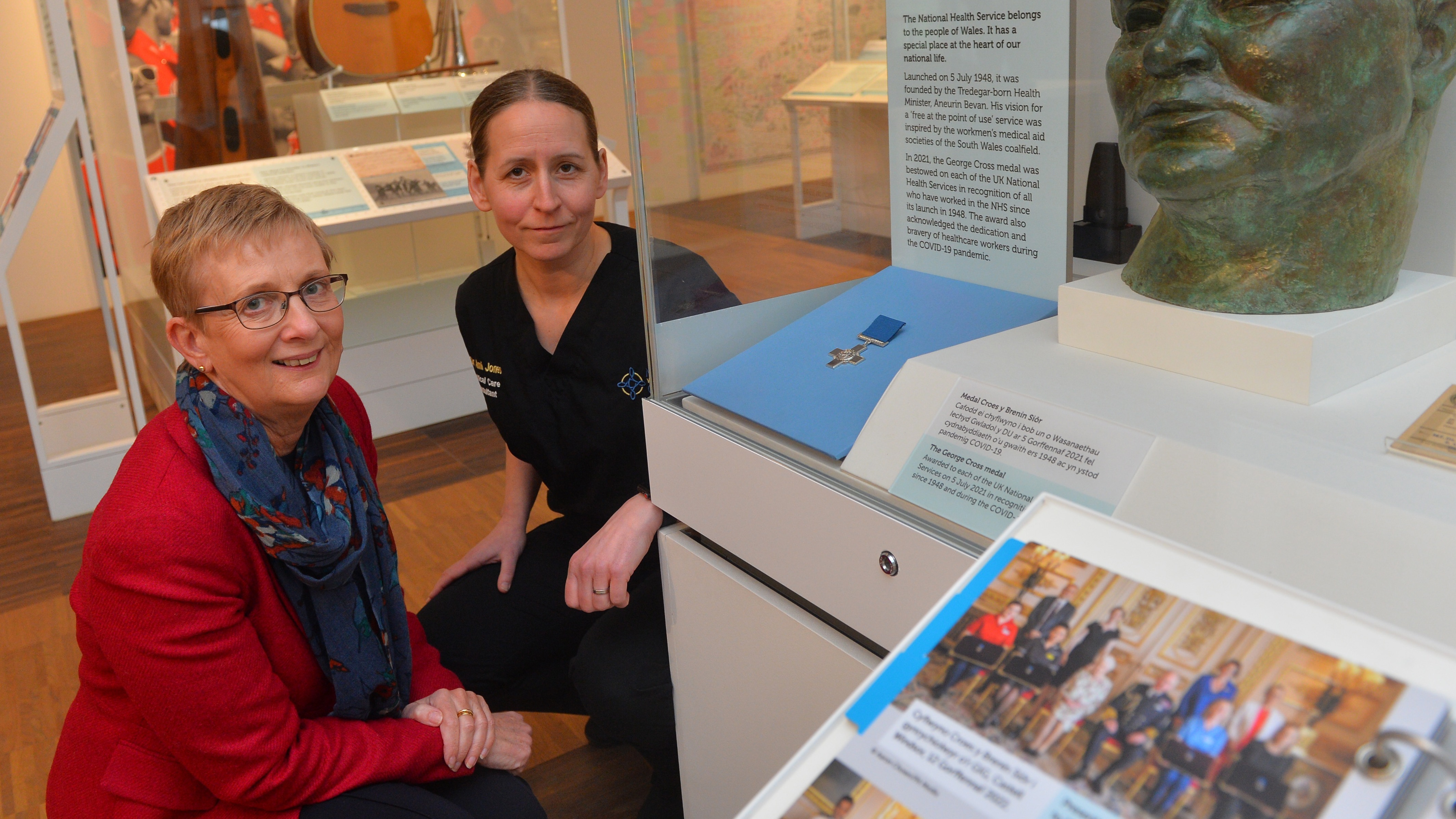 George Cross presented to Wales' NHS by Queen Elizabeth II takes pride ...