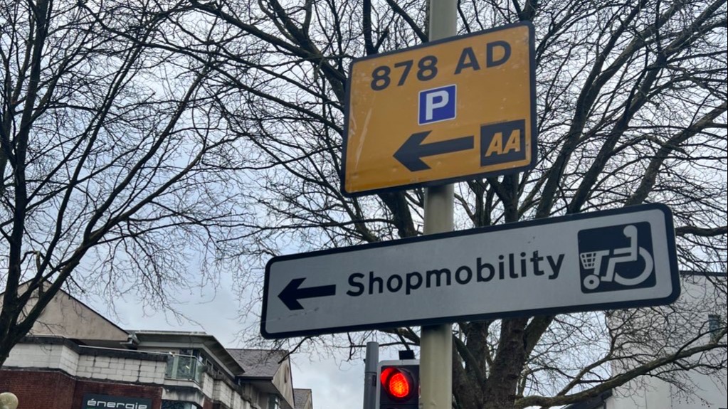 Mysterious road signs 'baffle' motorists in Winchester by directing ...