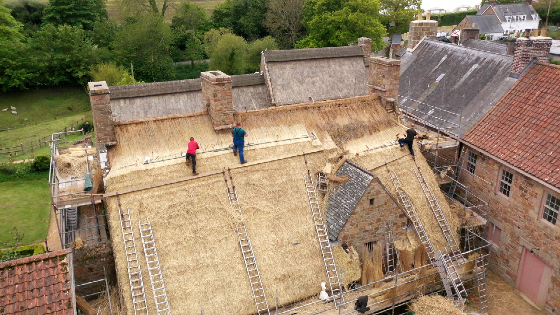 Work starts to rethatch 15th century houses at Hamptonne | ITV News Channel