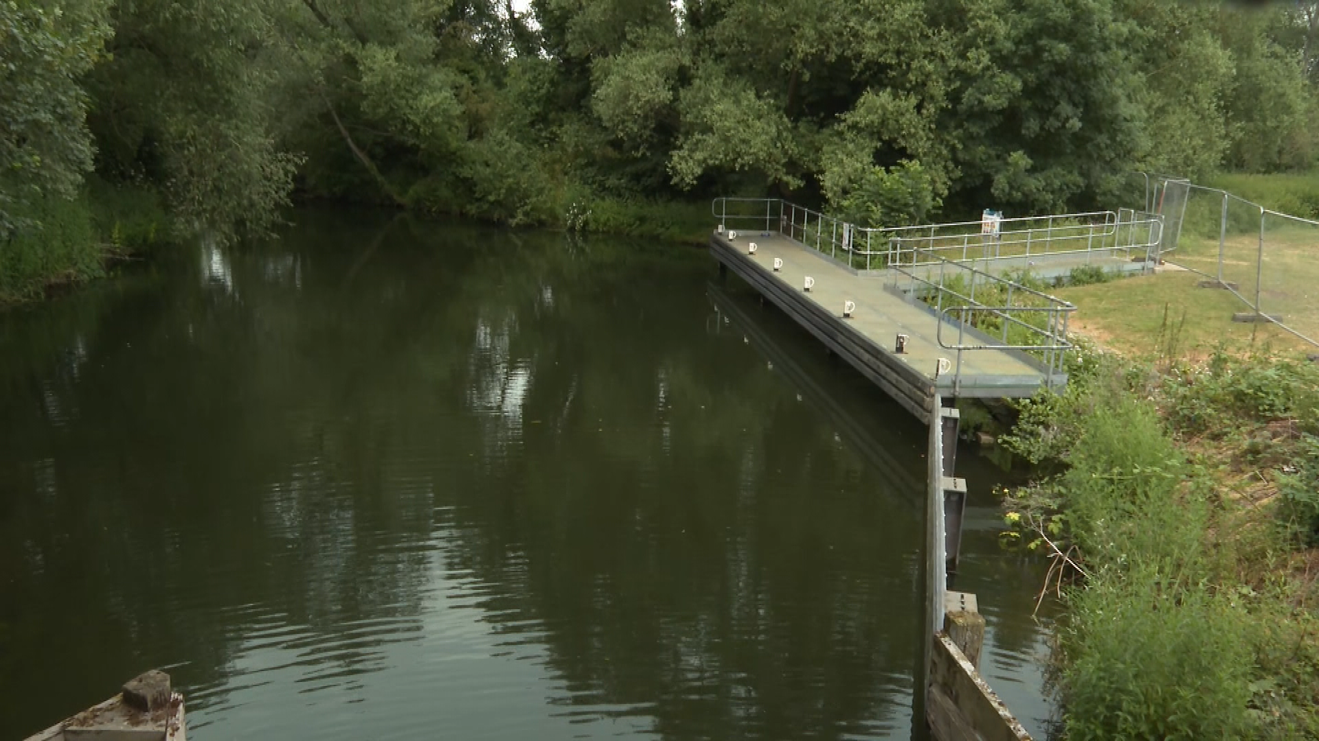 Teens spotted swimming at Bedfordshire lock after death of man pulled ...