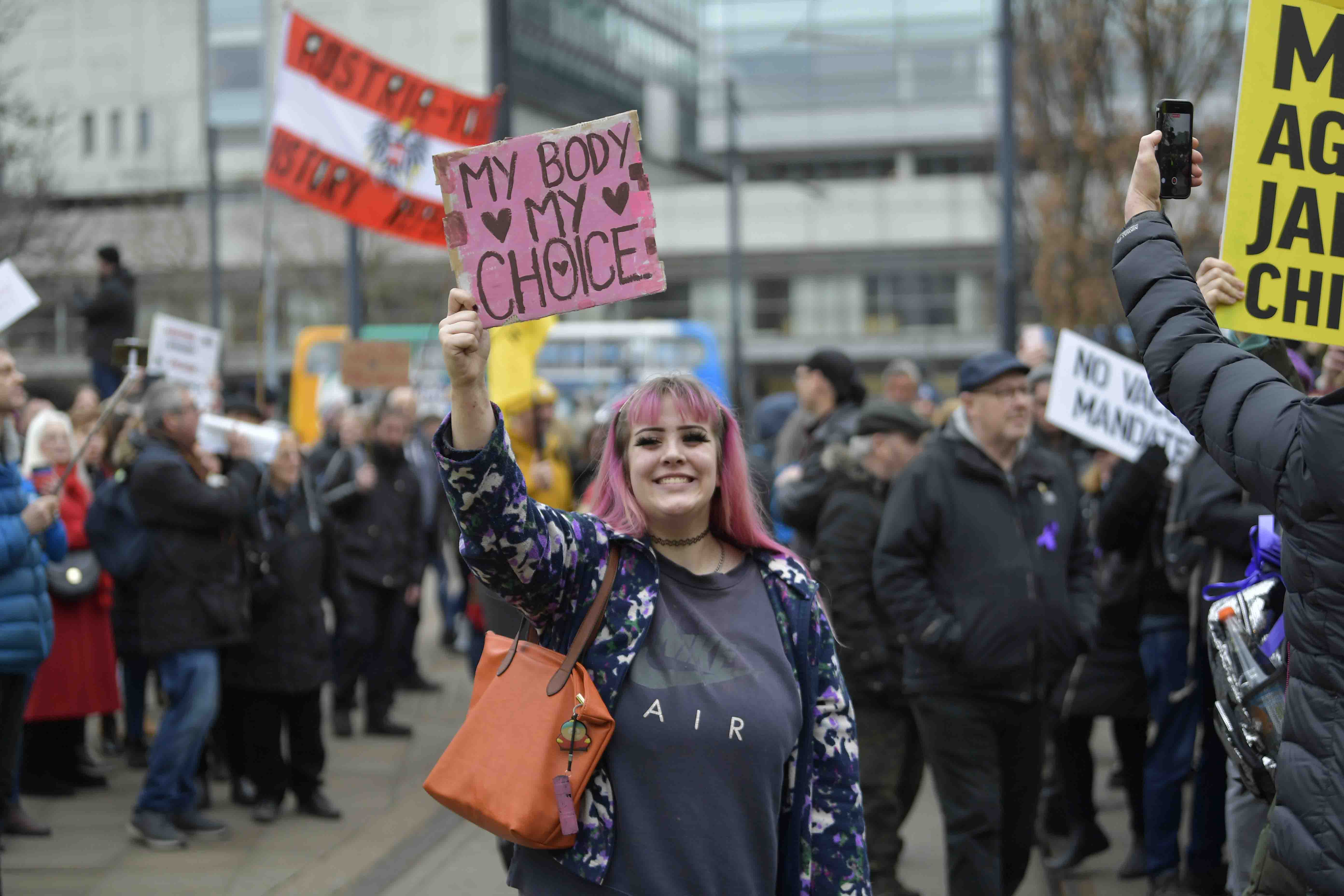 Hundreds of NHS staff stage protest over mandatory vaccinations | ITV ...