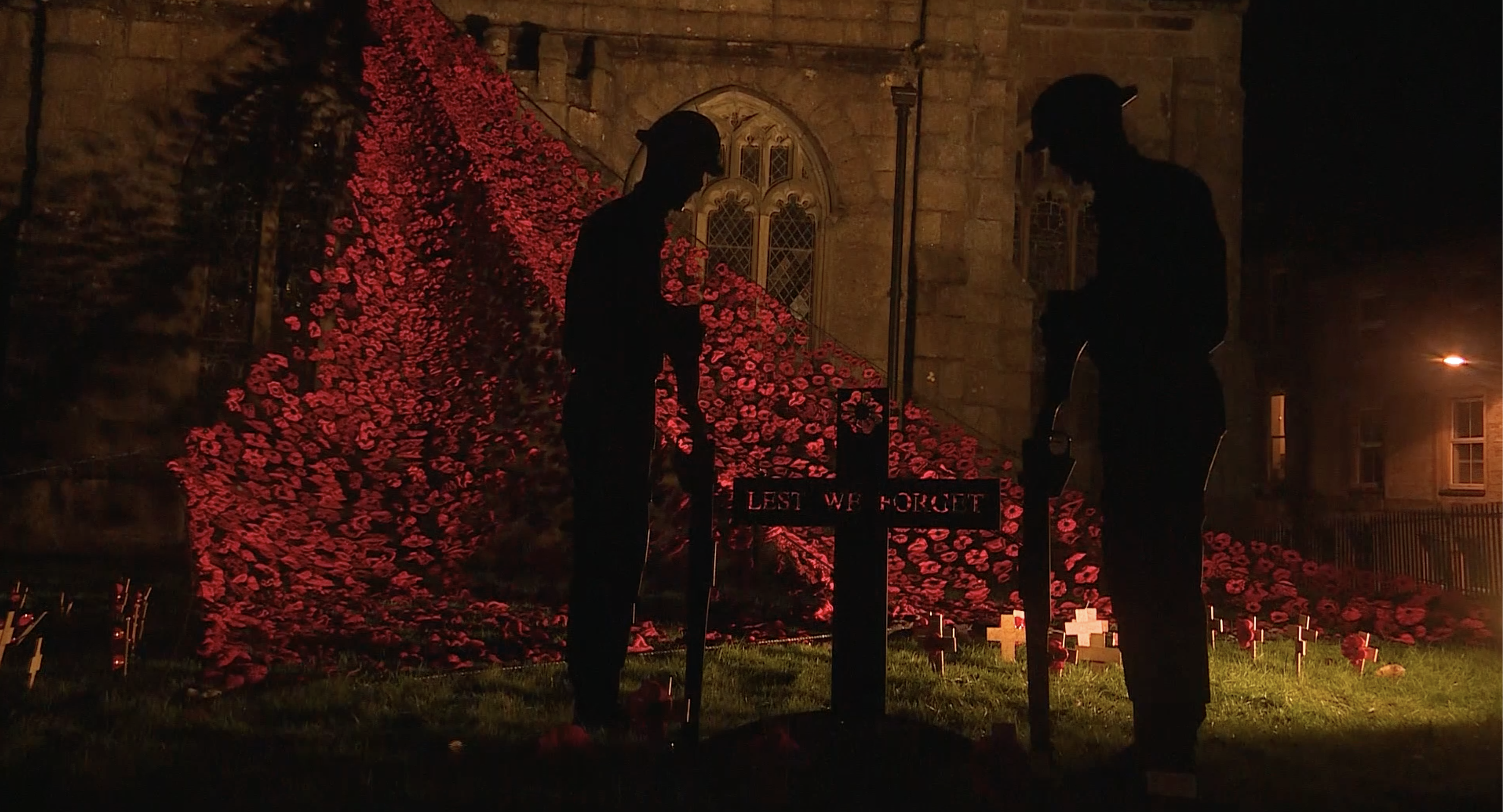 Spectacular 'wave' of 9,000 knitted poppies lights up Callington church ...