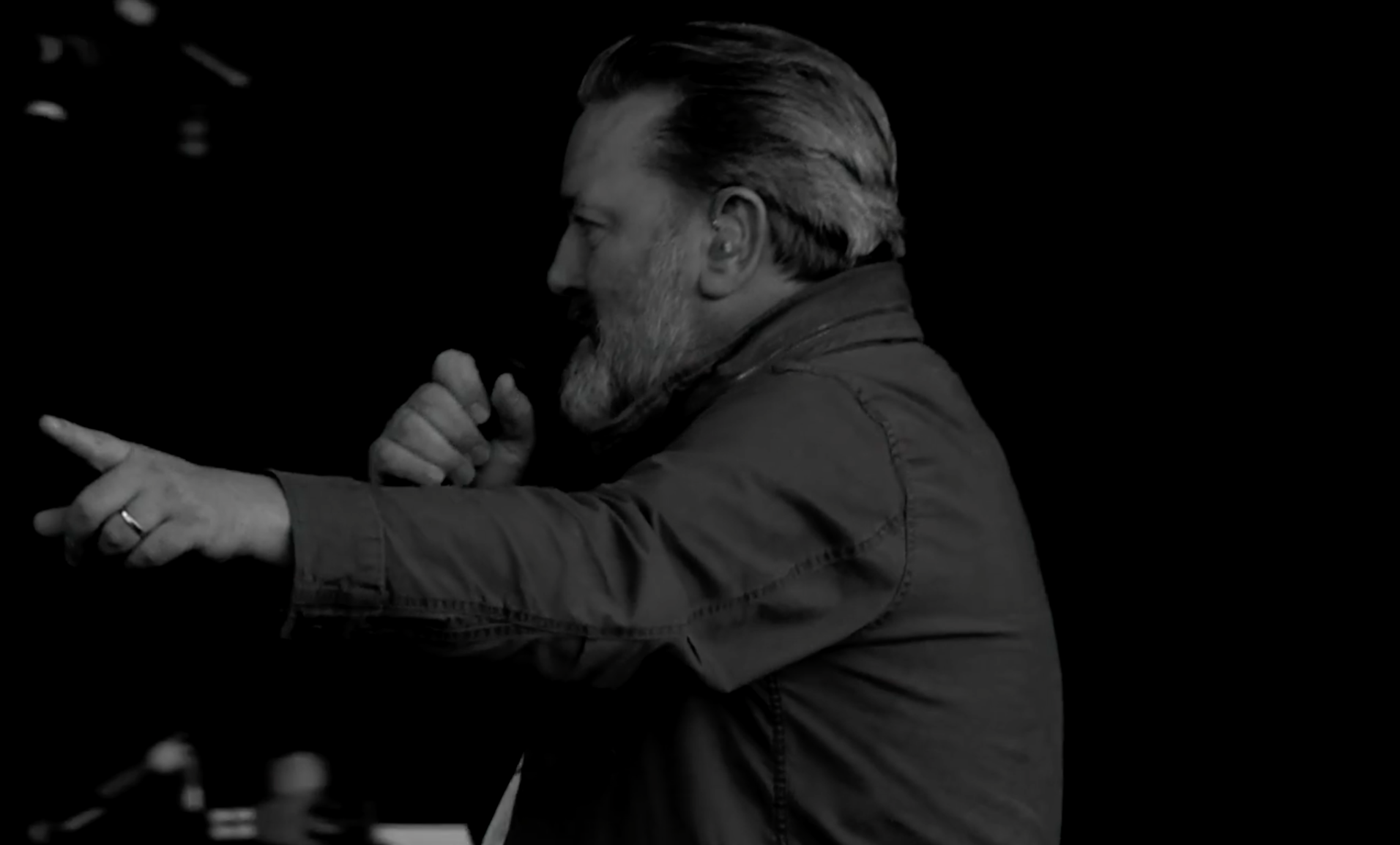 Elbow singer Guy Garvey delivers Lytham puns to fans during performance ...