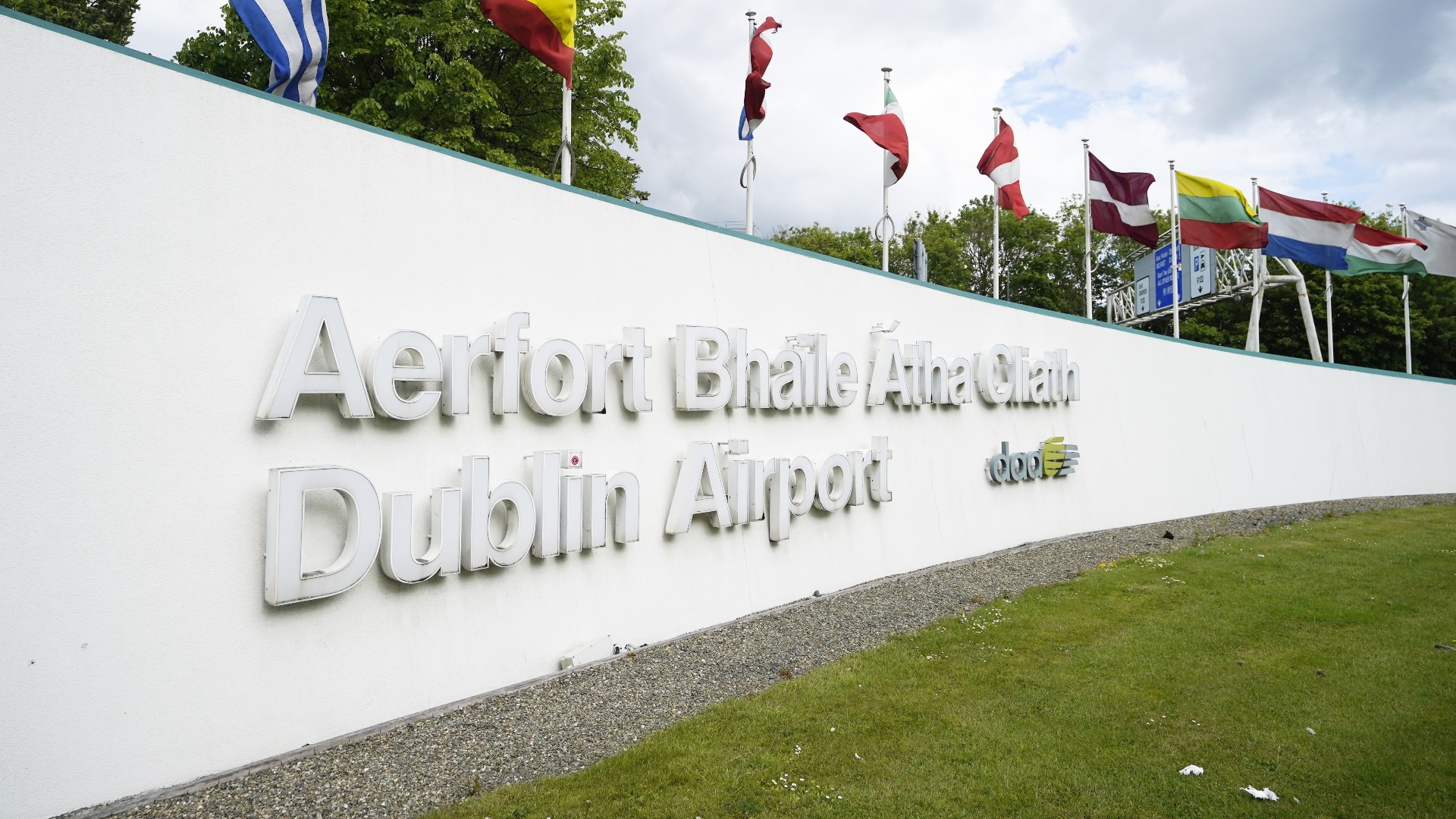 Politicians condemn pro-IRA chanting at Dublin Airport | UTV | ITV News