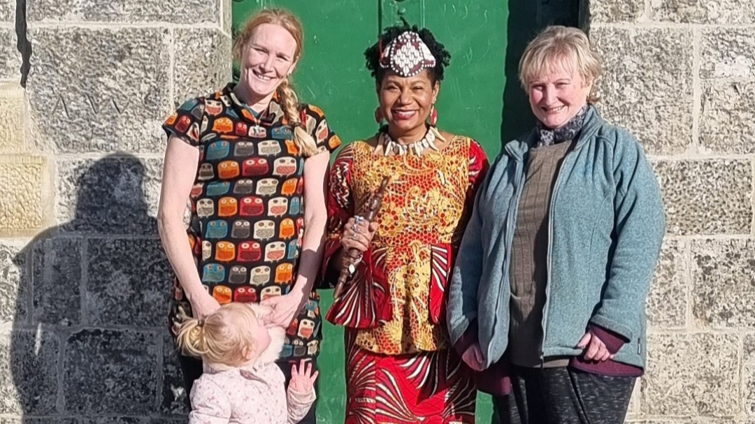 Family bump into Congolese queen at the Wellington Monument | ITV News ...