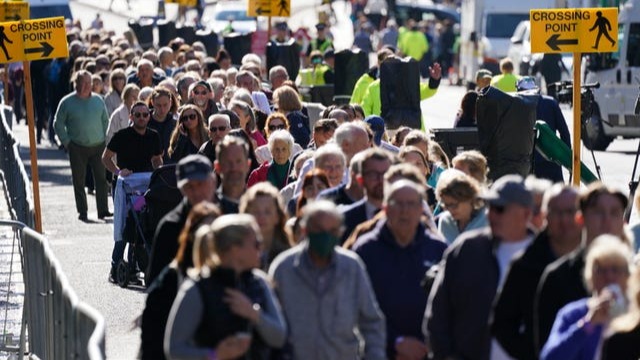 Official Queen Lying in State queue tracker shows length and end of ...