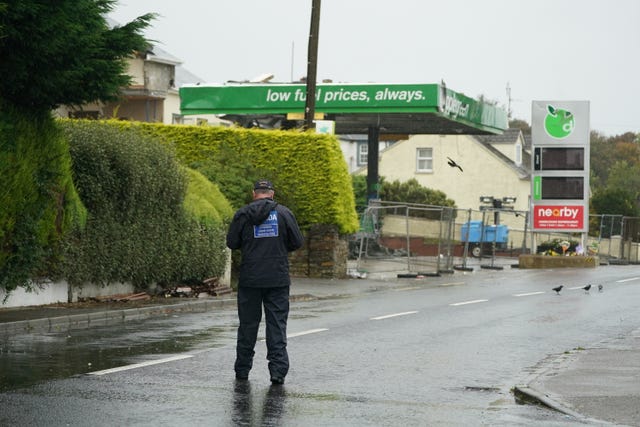 Creeslough blast volunteers praised after digging through debris in ...