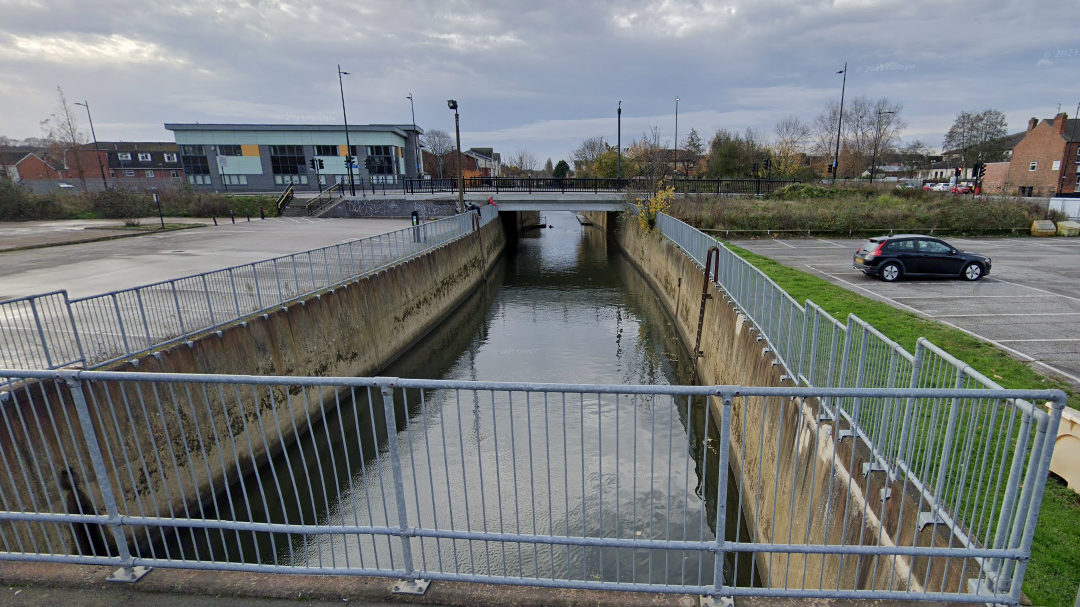 Assault suspect rescued from Sincil Dike after chase with police in ...