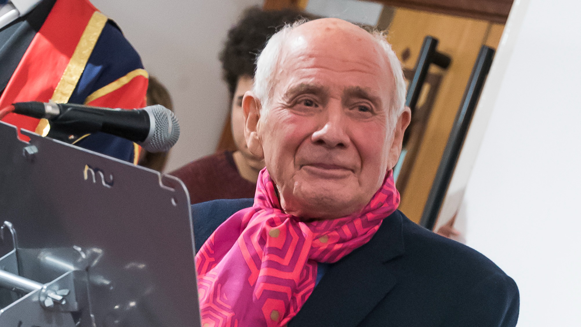 Legendary Salford painter of popes and presidents Harold Riley dies ...