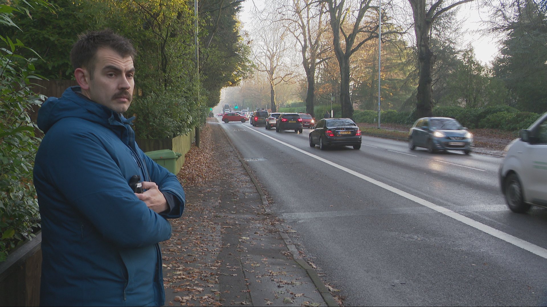 Plain clothes 'spotter' helps police snare drivers using their mobile ...