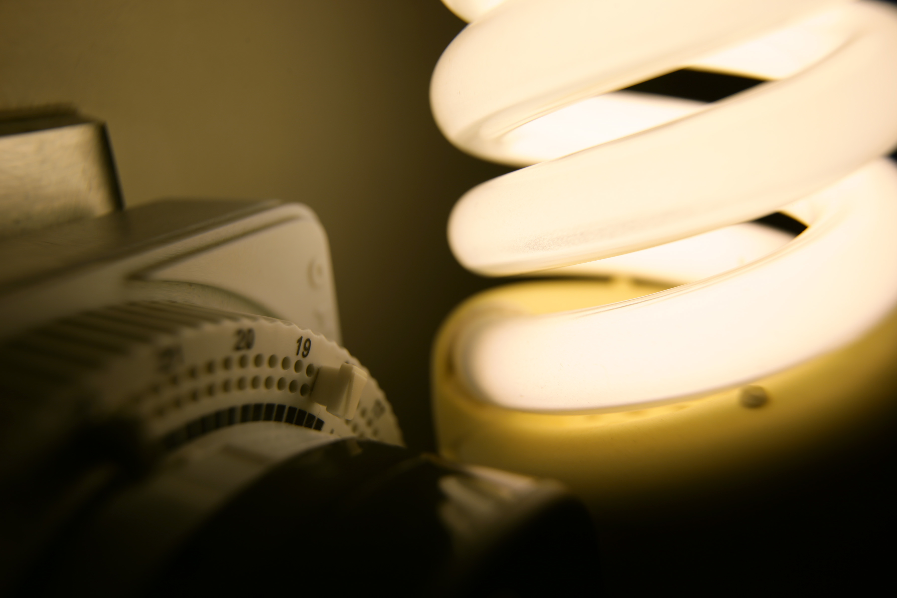 Government to encourage businesses to save energy as it slashes bill ...