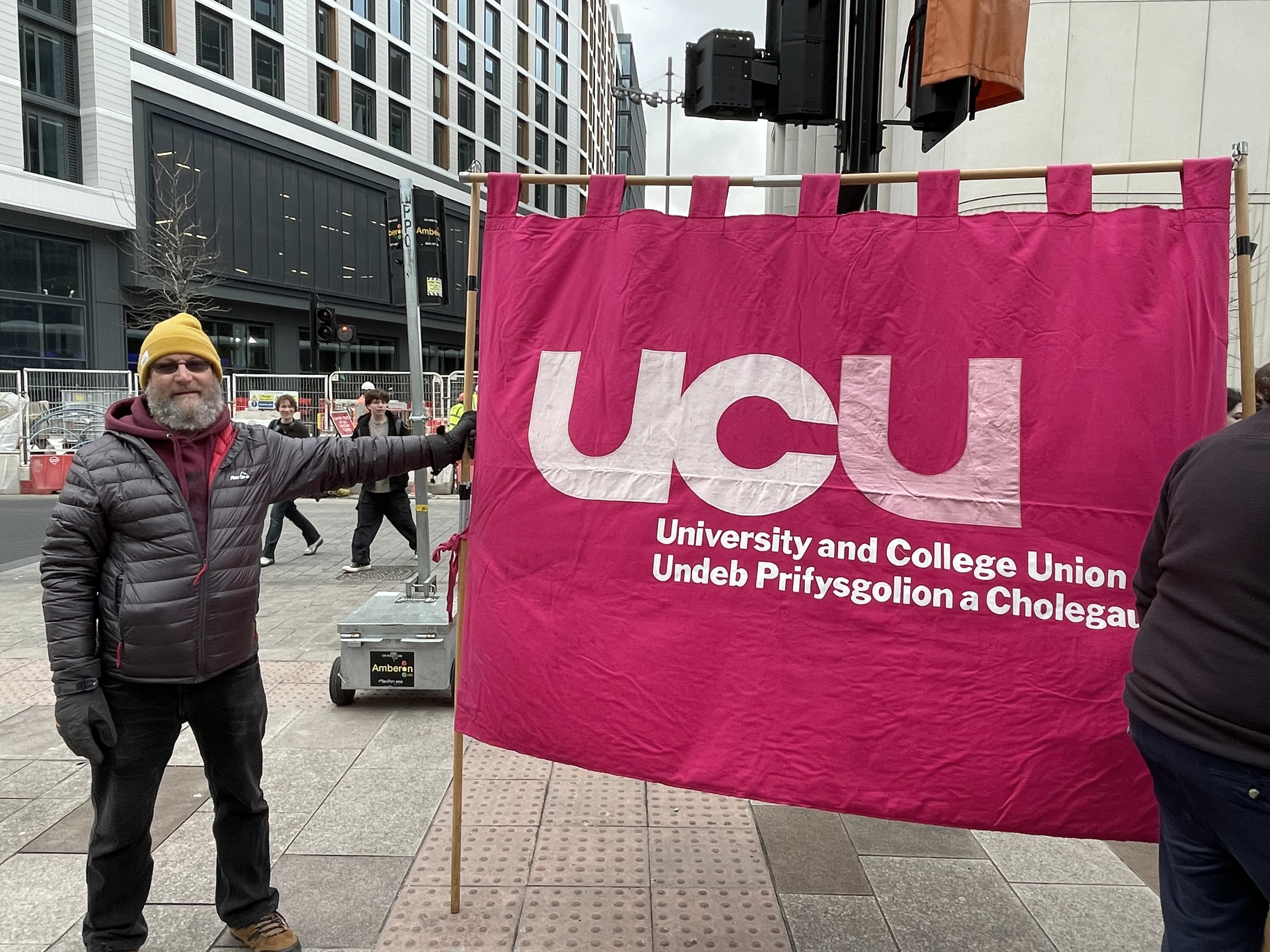 University staff and NHS physiotherapists to strike | ITV News