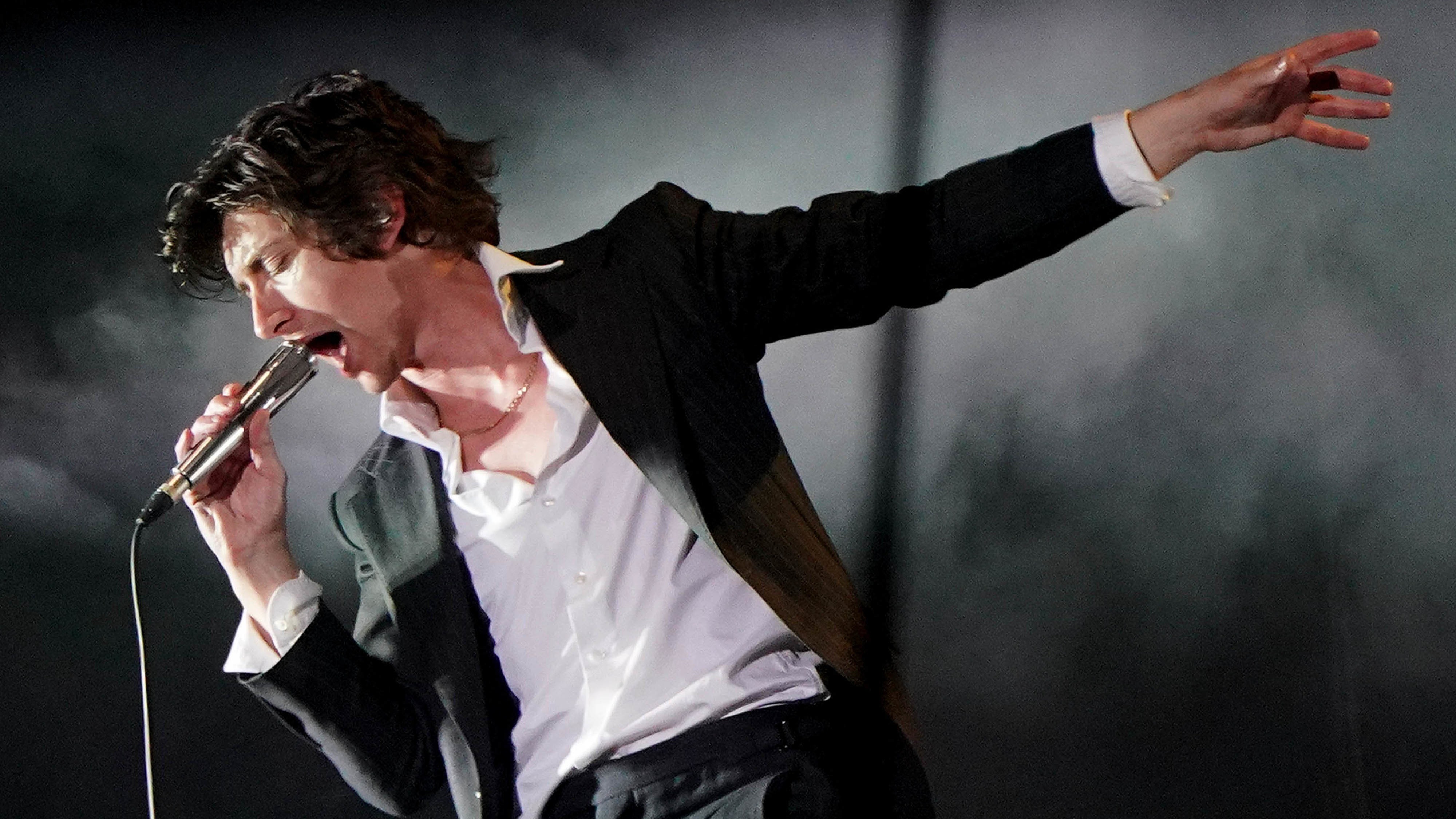 Arctic Monkeys smash Glastonbury headline set despite Alex Turner voice concerns | ITV News