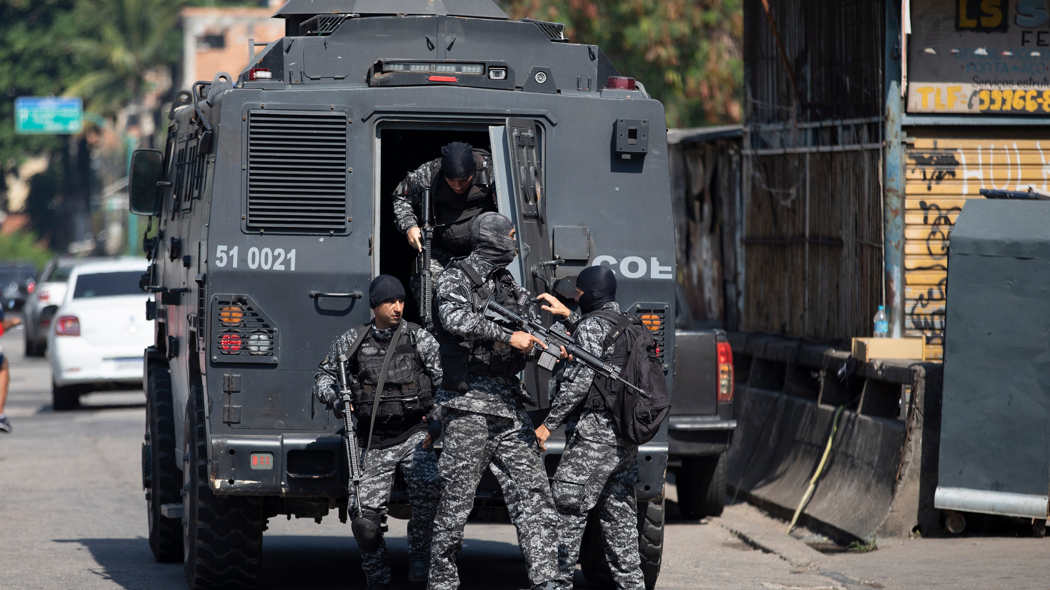 Brazil: Drugs raid in Rio de Janeiro leaves at least 25 dead, including ...
