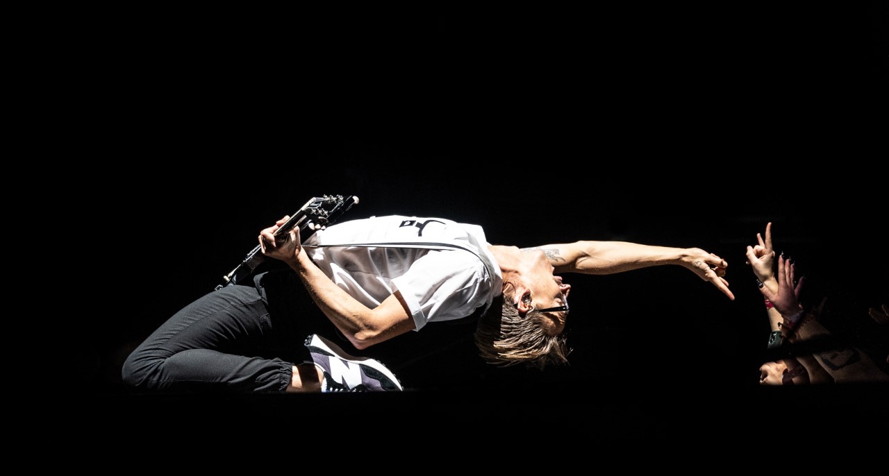 Image of McFly’s Tom Fletcher mid performance wins photography award ...