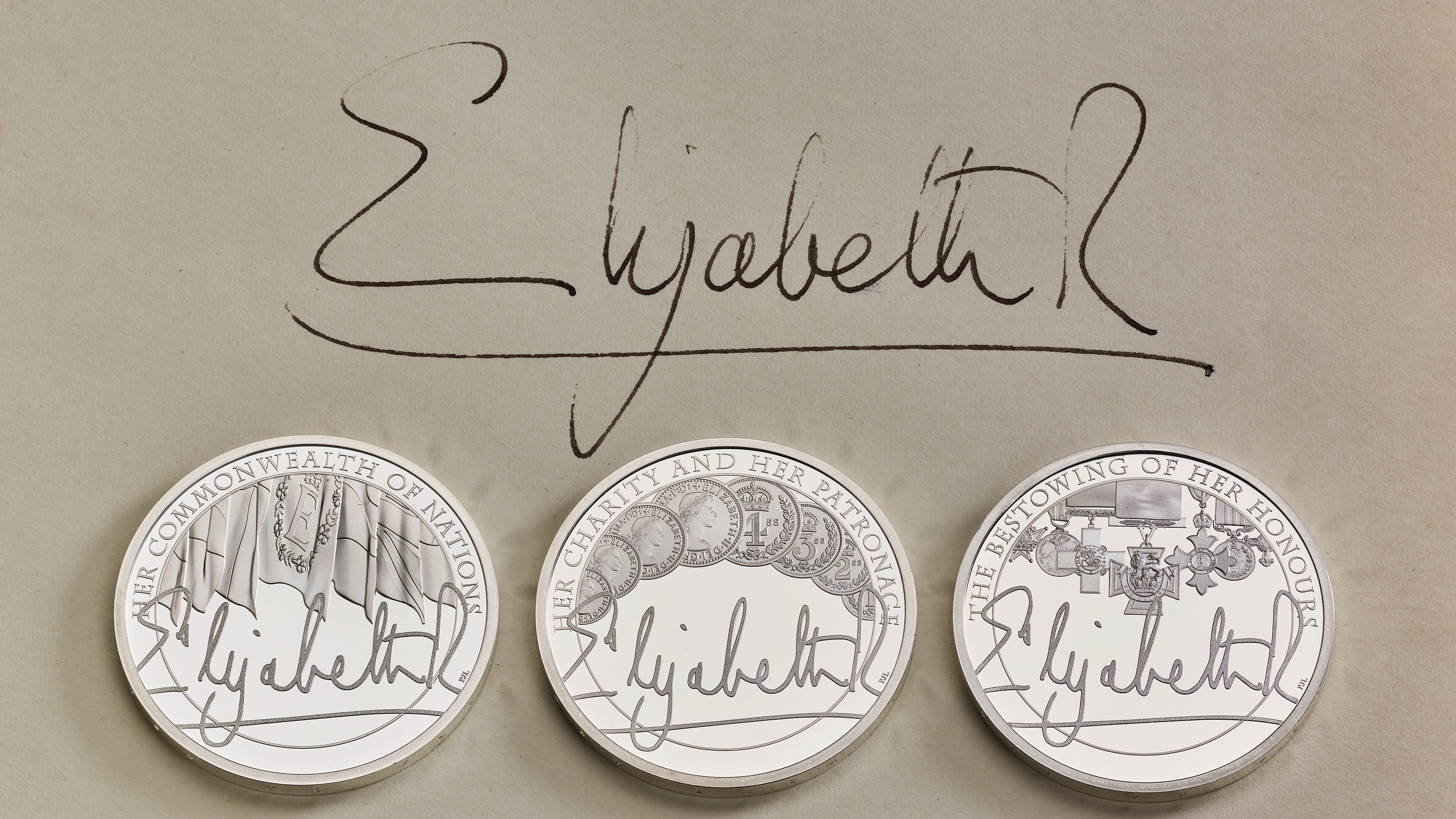 The Queen’s signature features for the first time on Royal Mint coins ...