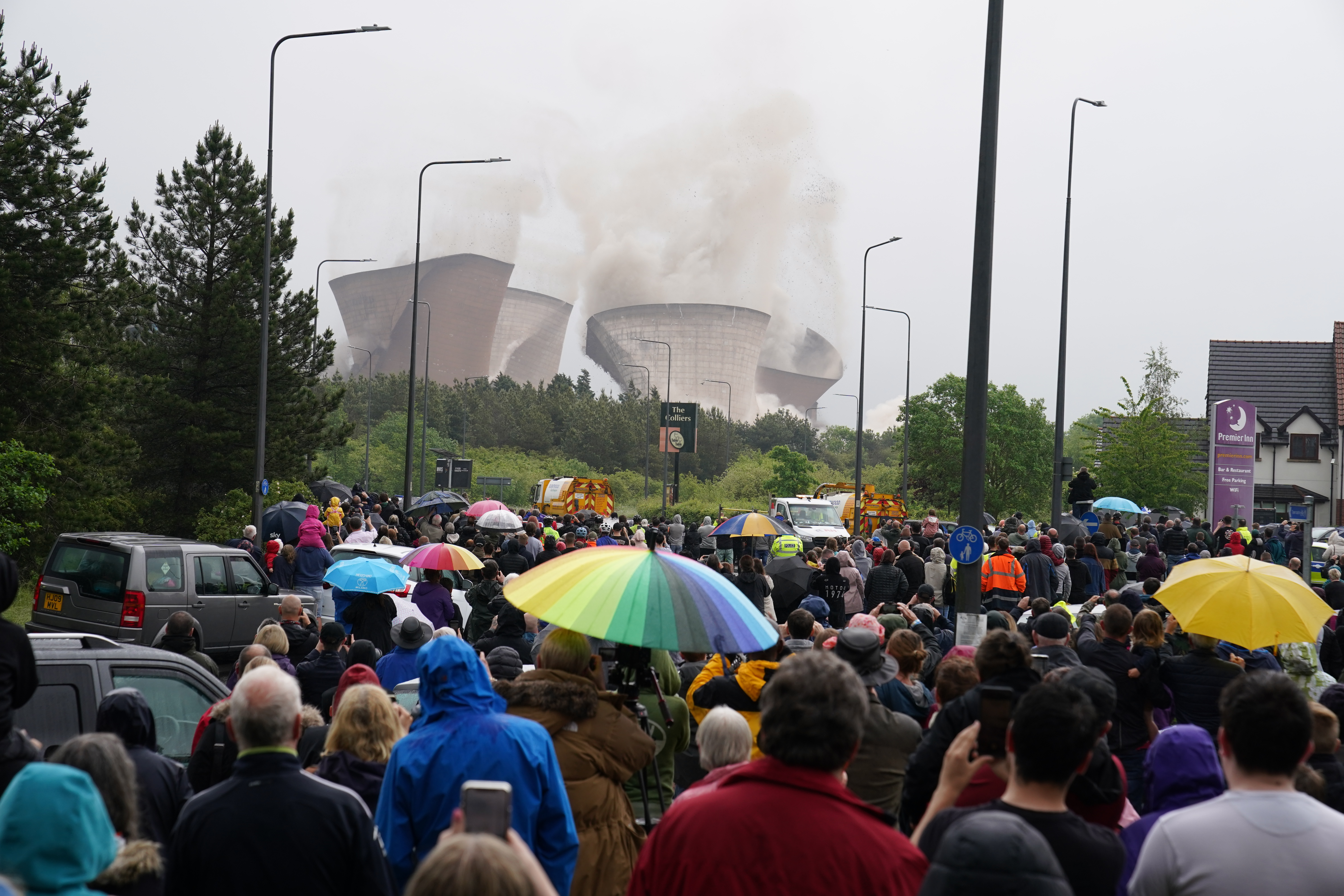 Former power station’s cooling towers demolished in controlled ...