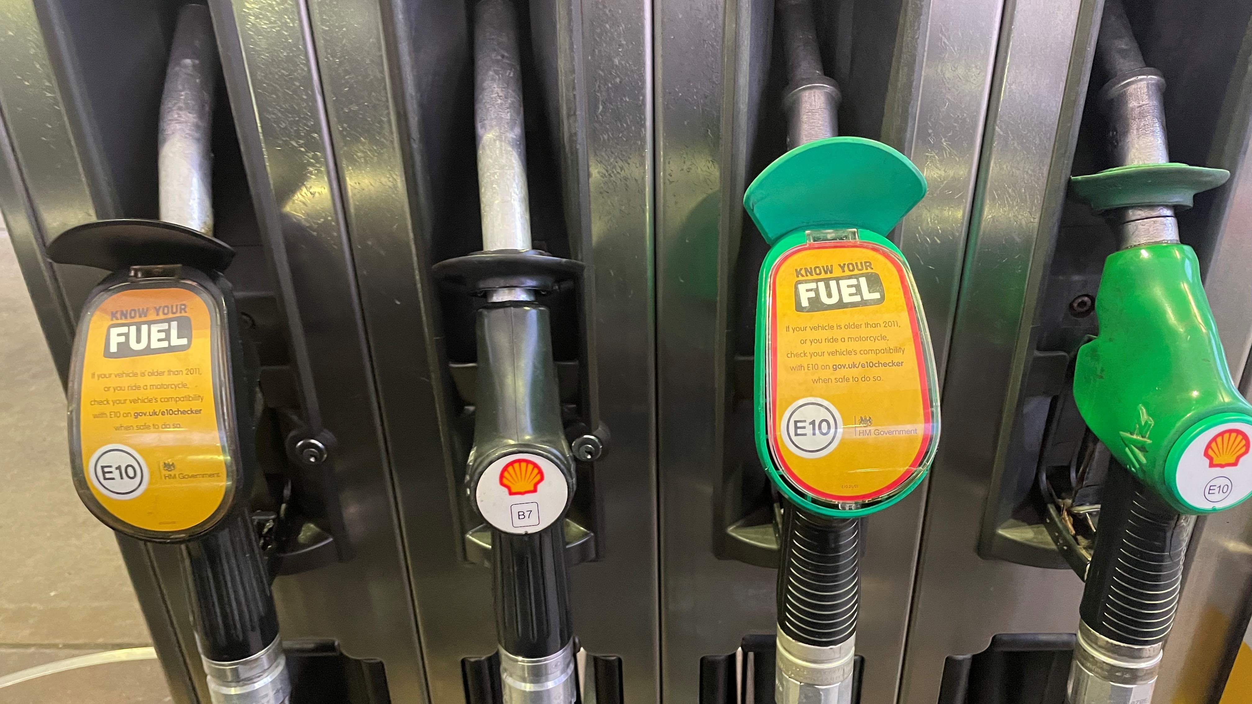 Plummeting pound ‘adds £5 to a full tank of petrol’ | ITV News